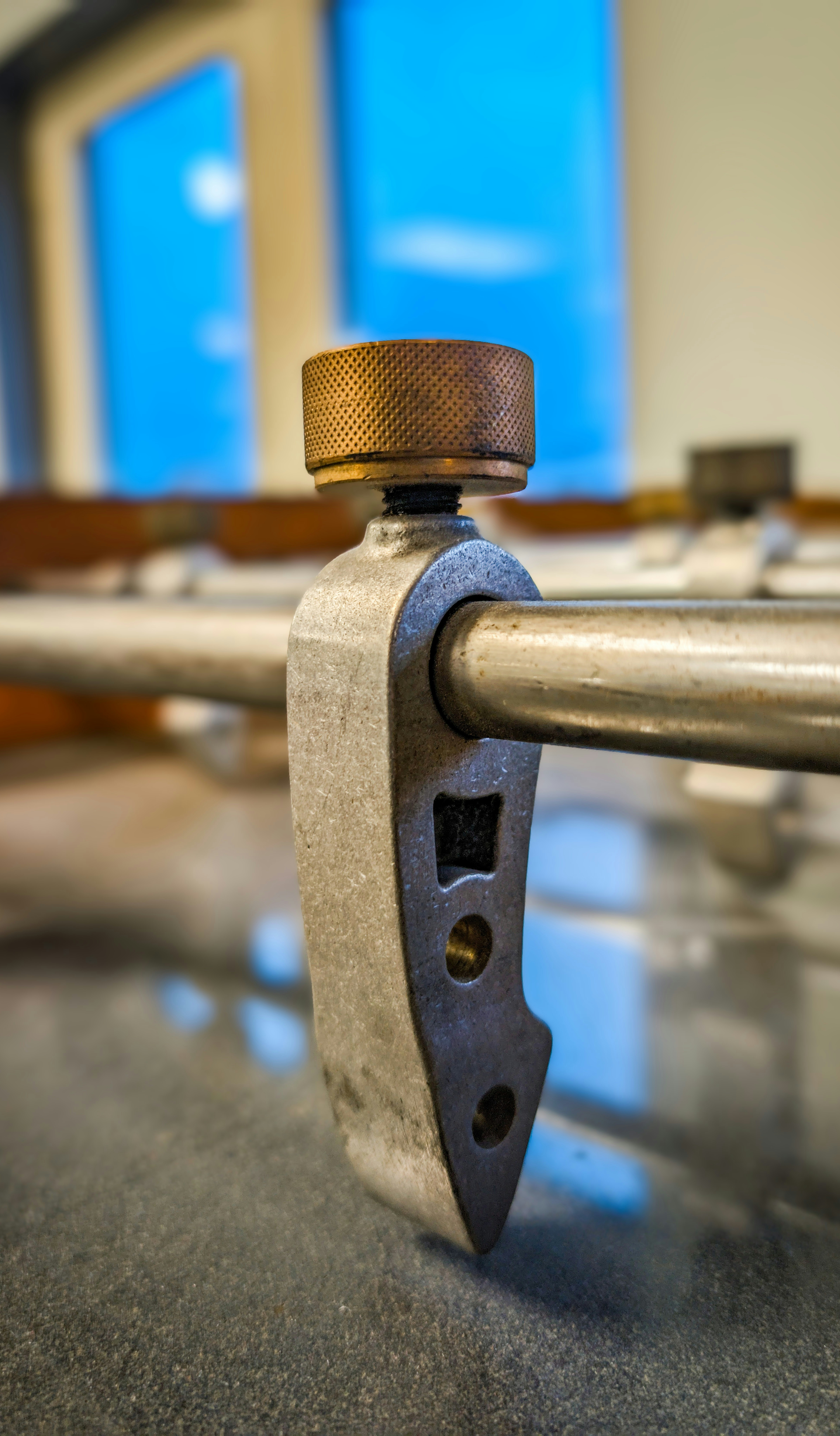 A close up of a metal object on a table photo – Free Fun Image on Unsplash