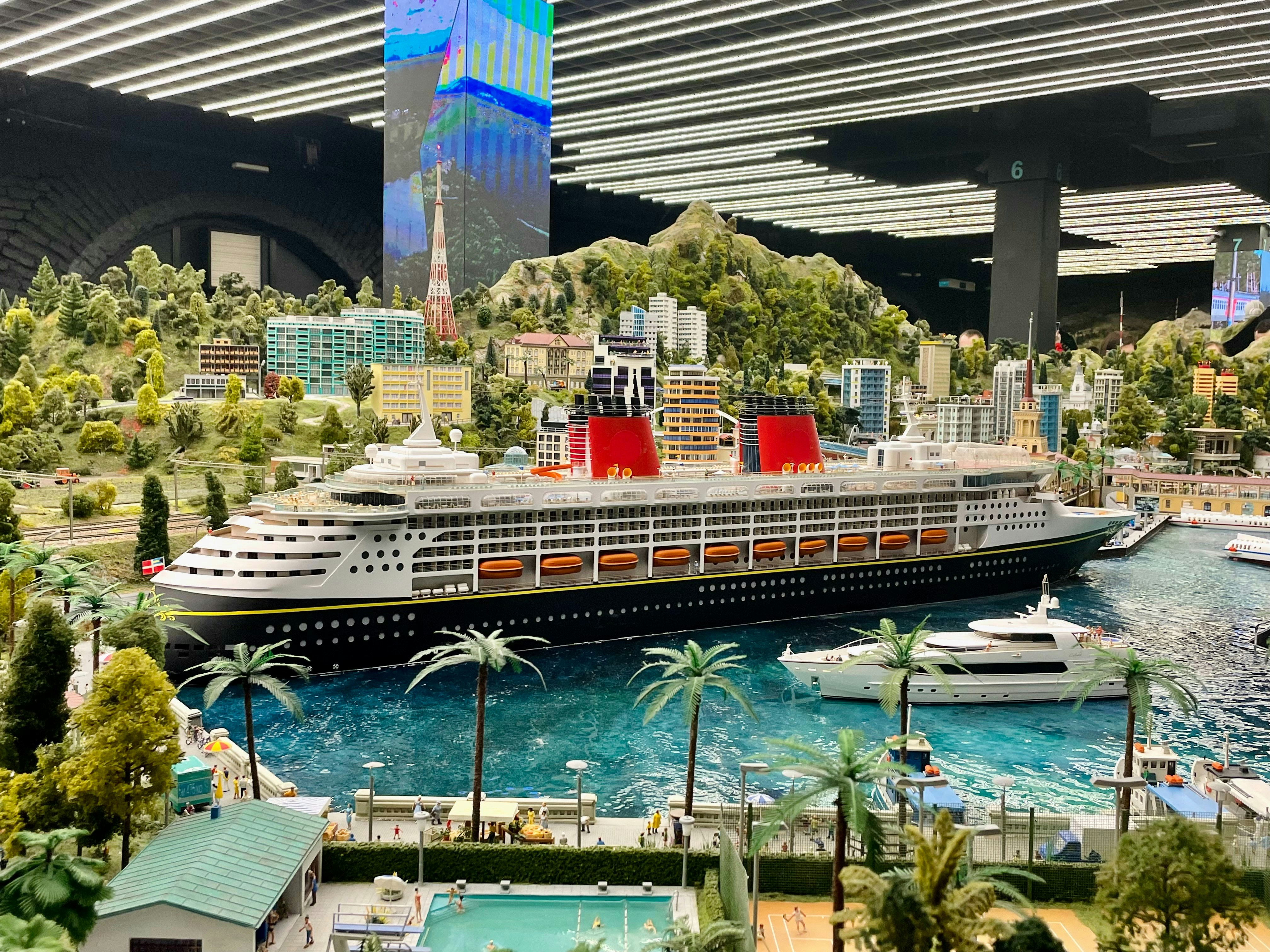 Miniature Maritime Majesty