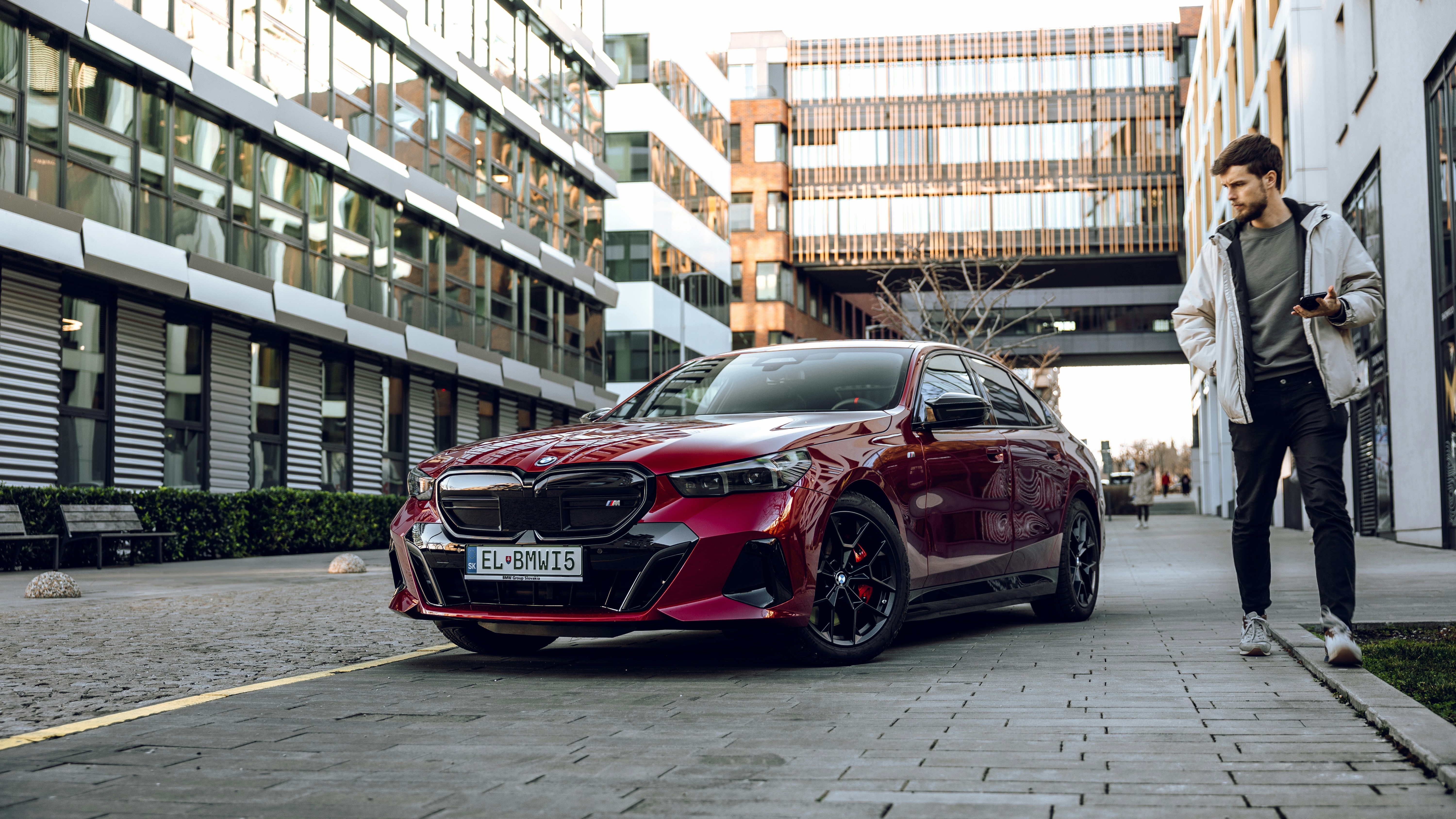 Crimson Torque in a Glass-Walled City Lane