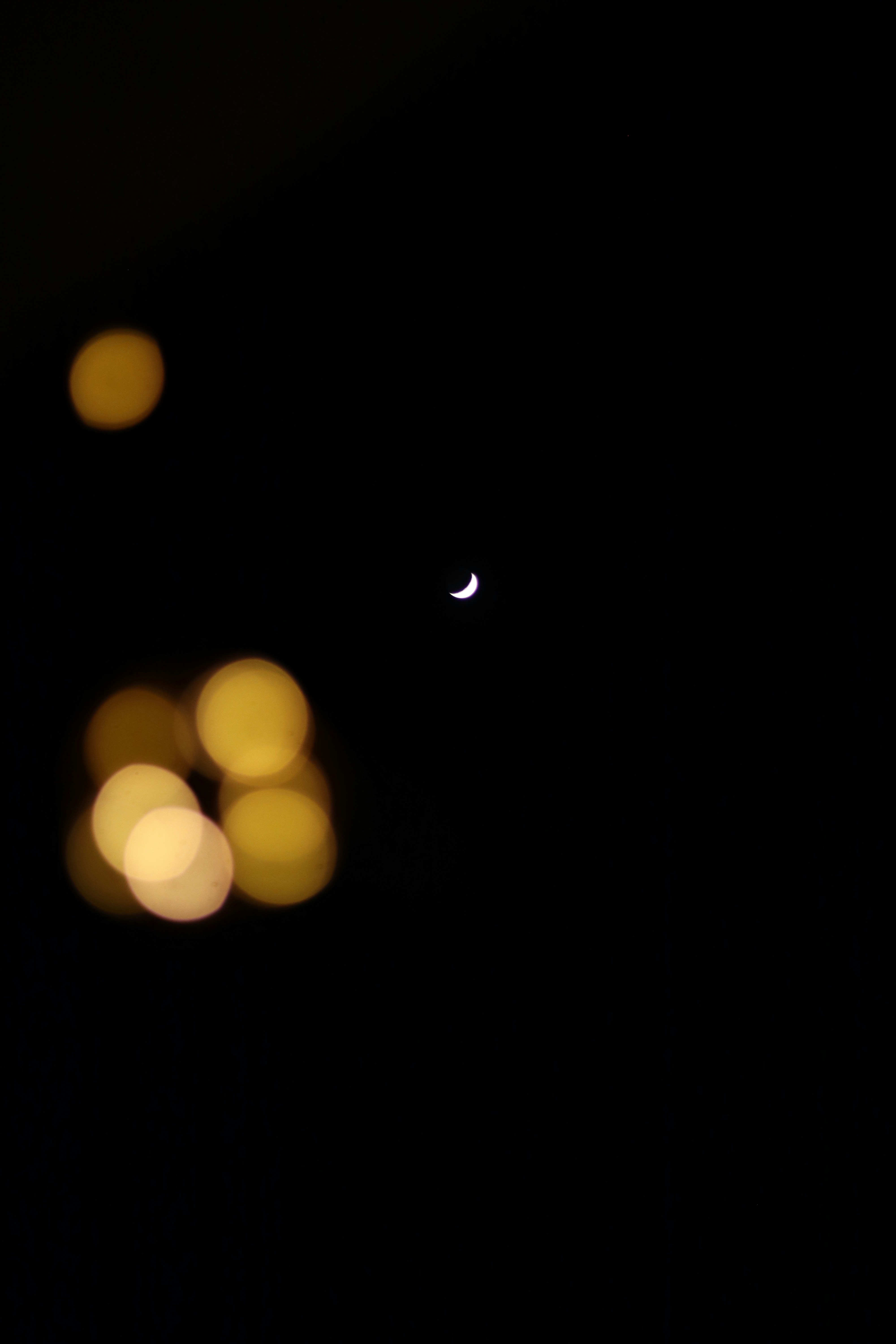 A blurry photo of the moon in the night sky photo – Free Aesthetic ...