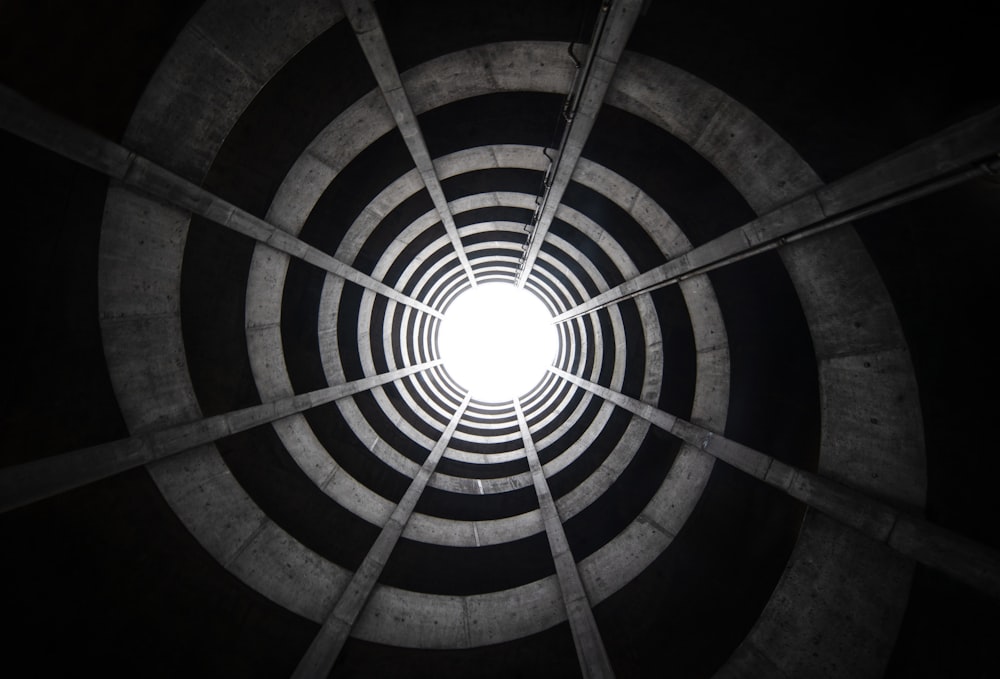Une vue de l’intérieur d’une structure en béton photo – Photo Etats ... Une vue de l’intérieur d’une structure en béton photo – Photo Etats ...