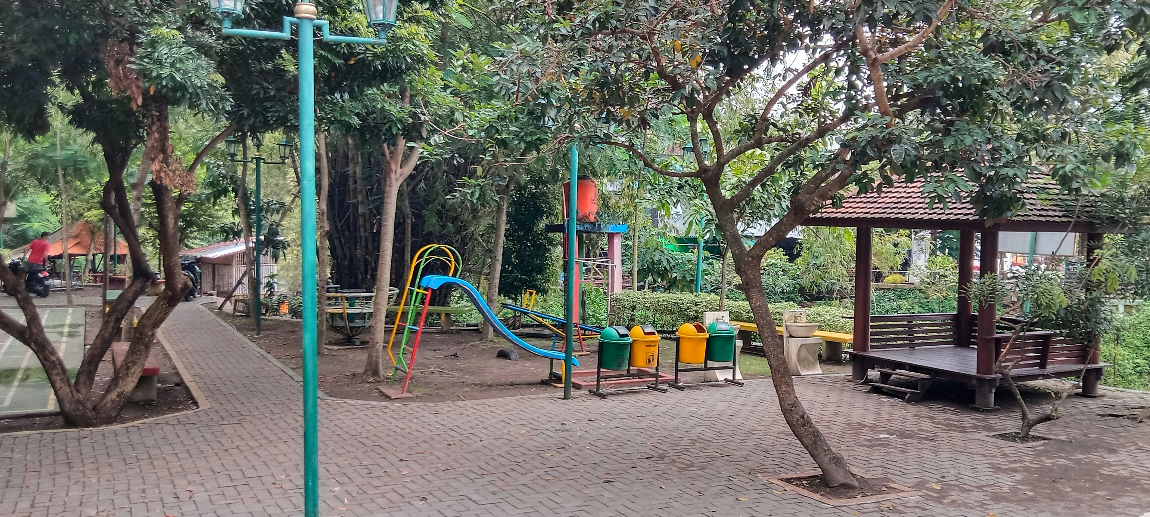 A children's play area in a park with a slide photo – Free Human Image ...