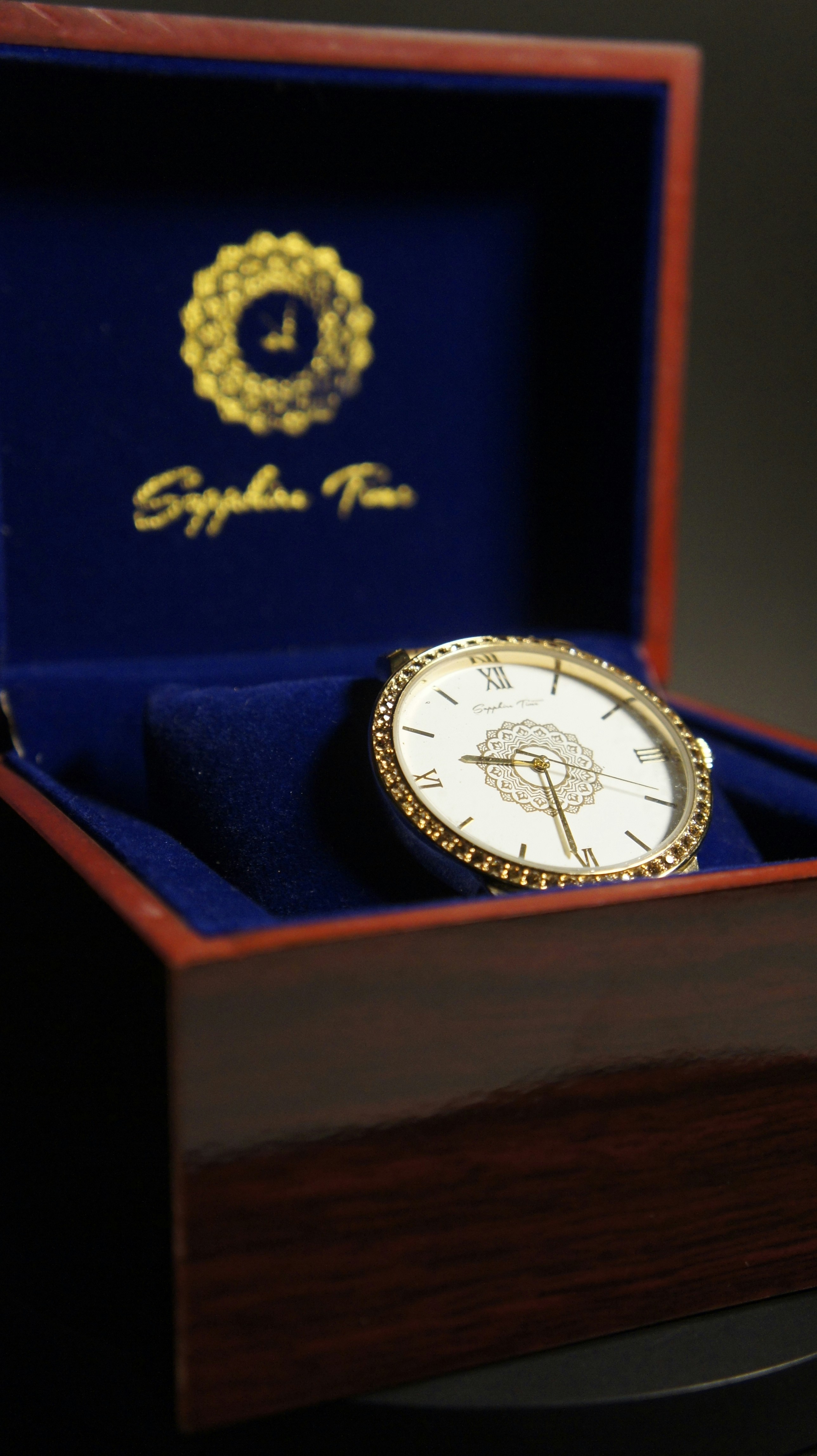 A watch sitting inside of a wooden box photo – Free Watch Image on Unsplash