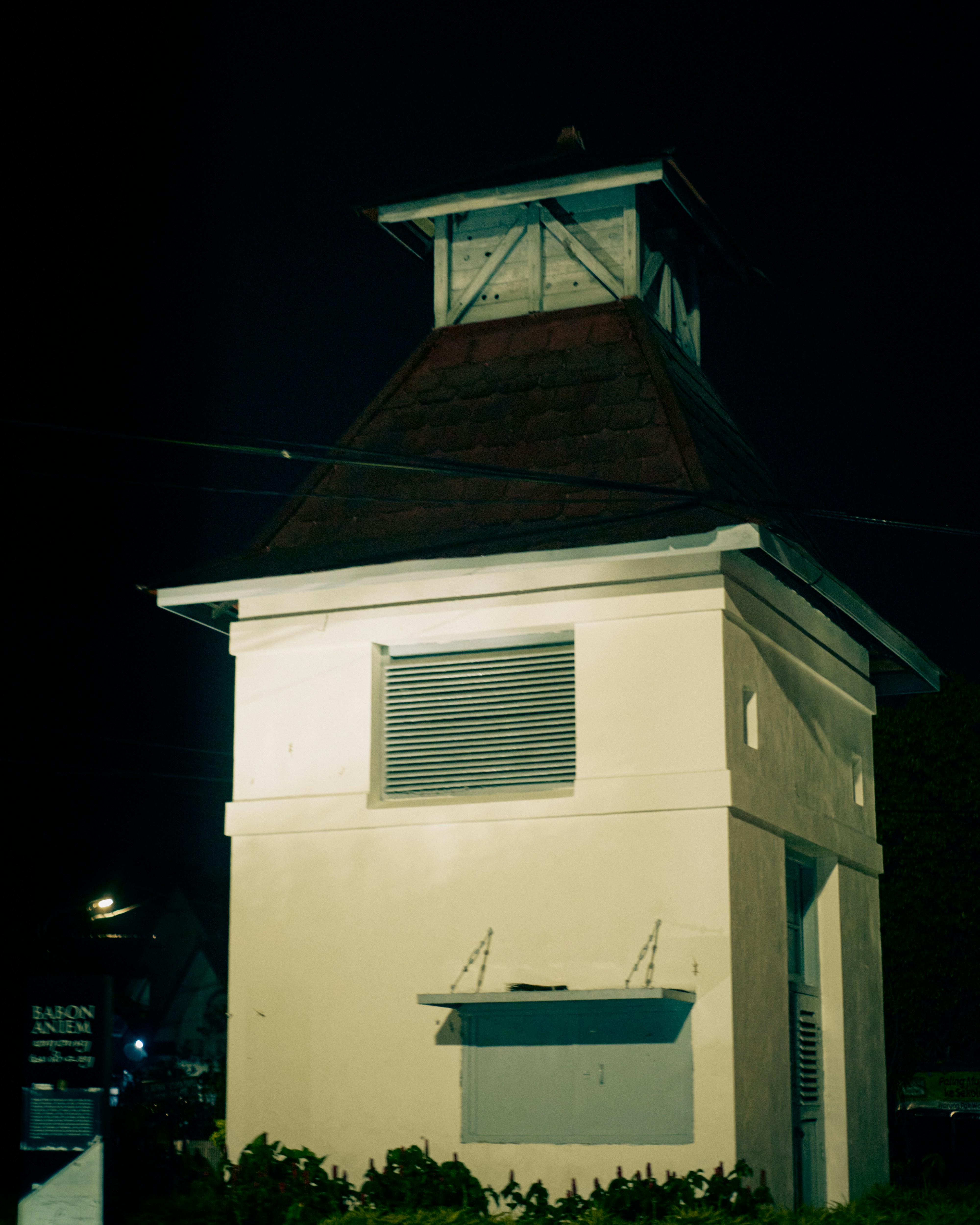 Nocturnal Outpost: A White Guard House Stands Quiet Under Nightfall