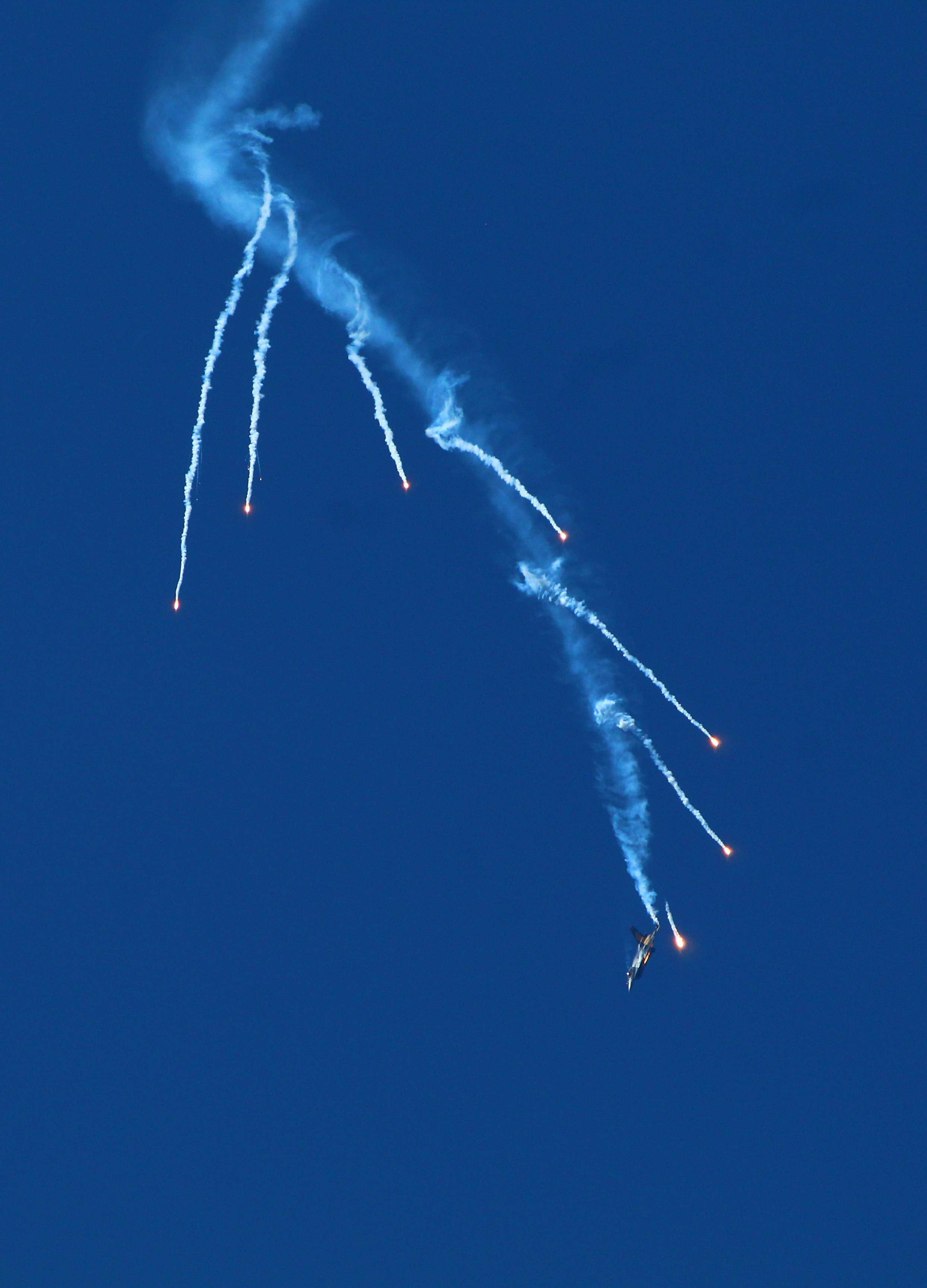 Azure Skyfire: Five Smoke Trails Traced by a Solo Jet