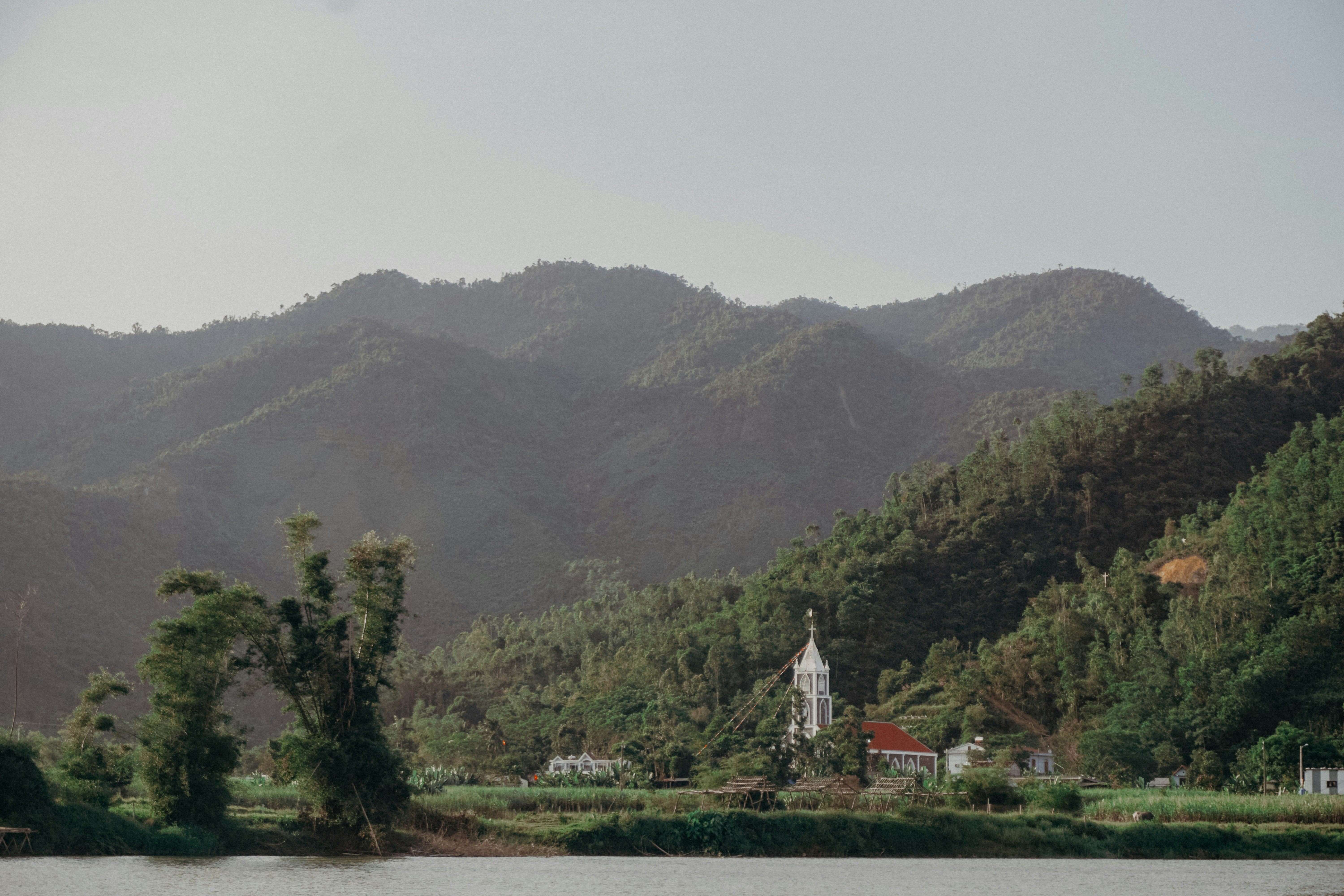 White Steeple by the Lake: A Quiet Village Nestled Along Mountain Shadows