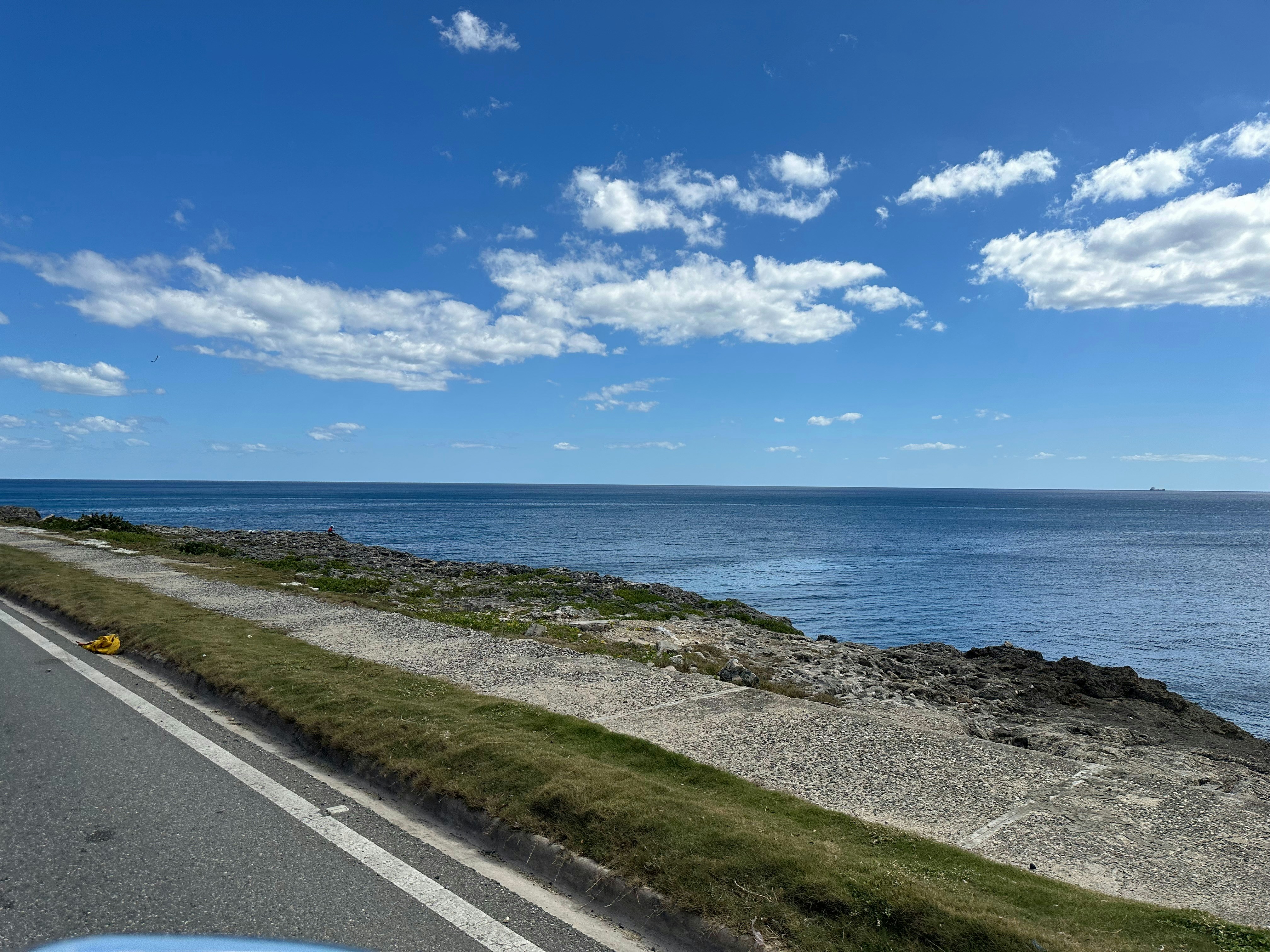 Seaward Route: A Quiet Coastal Road Framing the Ocean Horizon