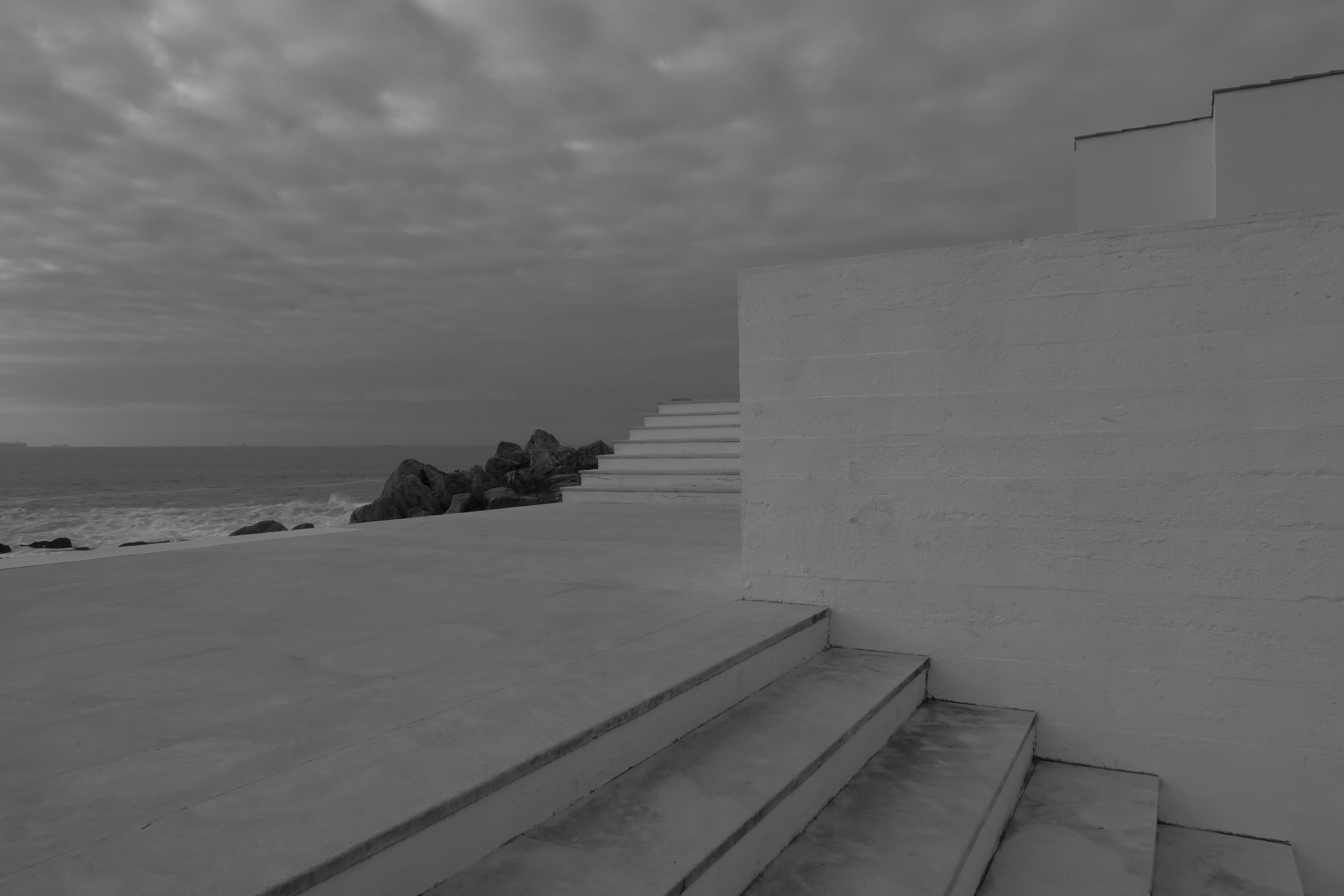 Concrete Staircase to the Sea: Minimal Monochrome Geometry