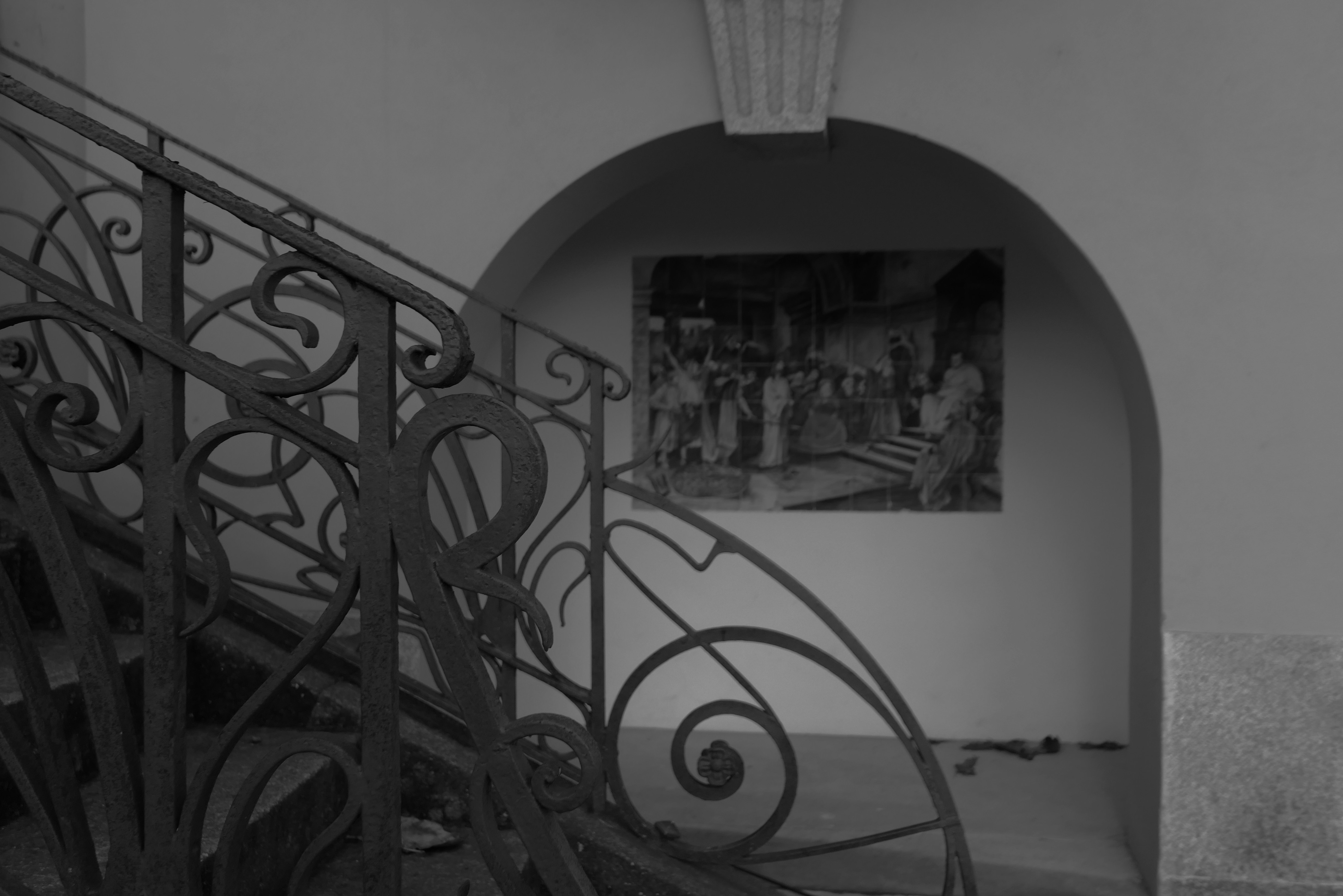 Framed Moment Under an Arch: The Ironwork Stairwell
