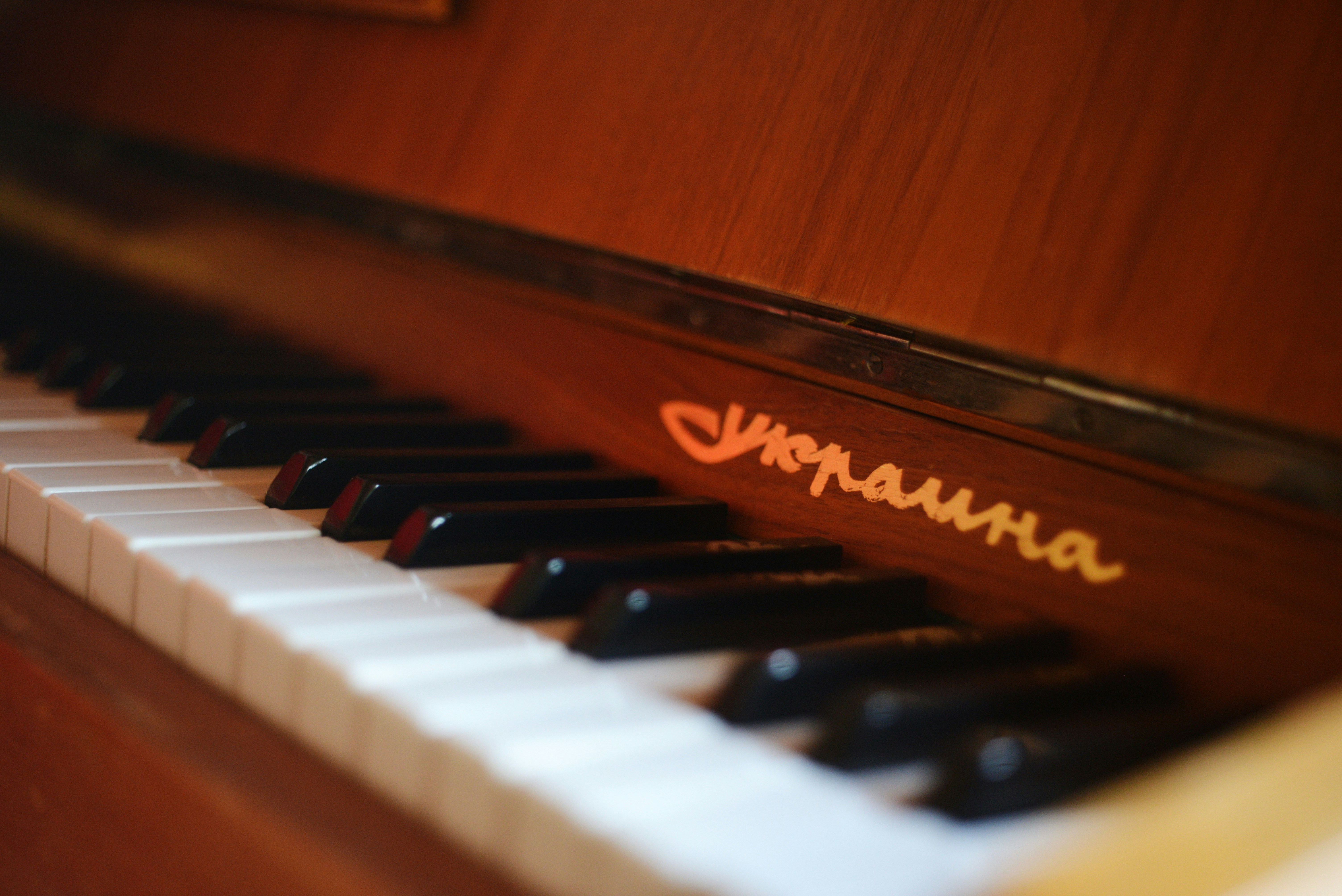 Golden Script on Walnut Keys: A Quiet Piano Portrait