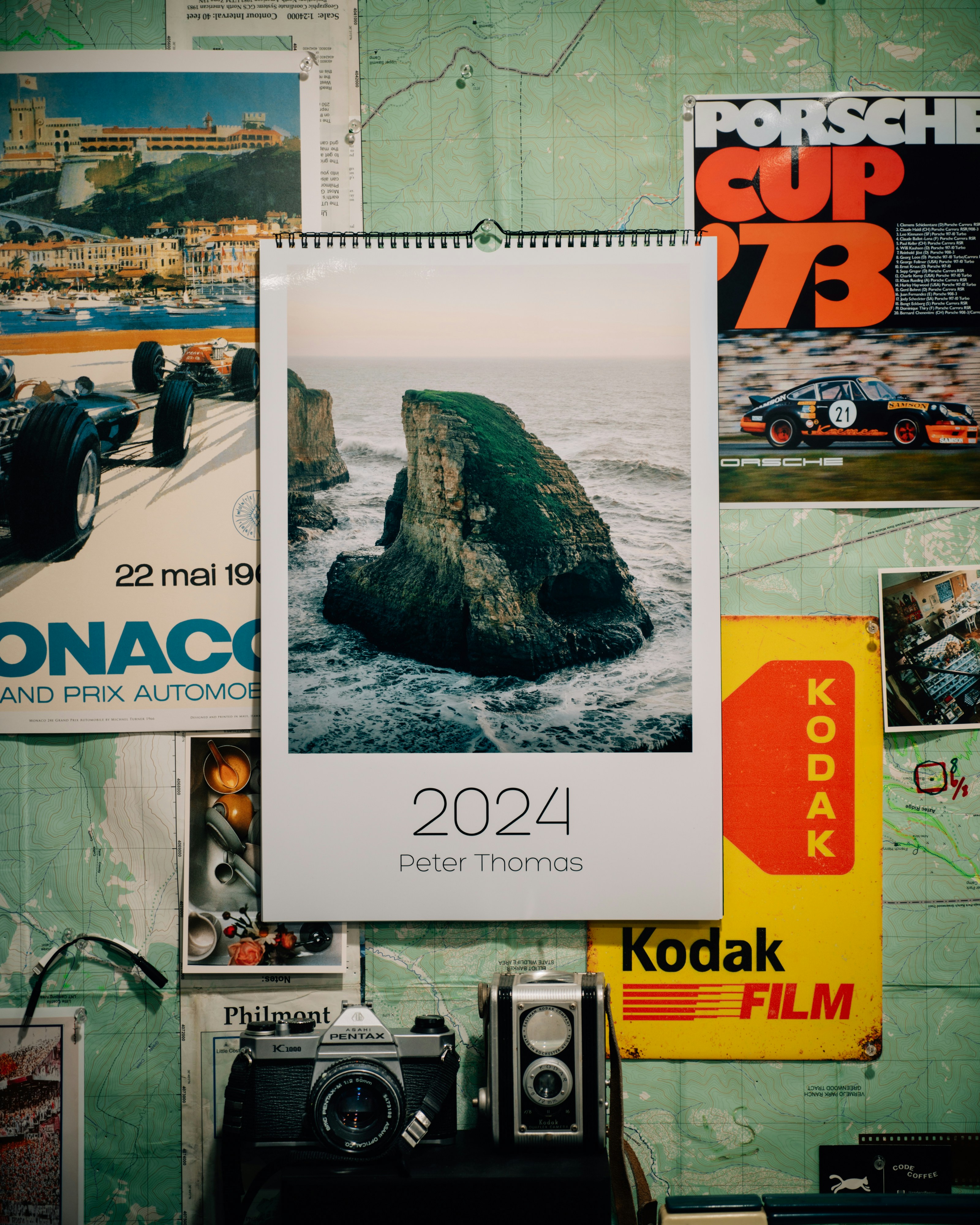 L’image d’un rocher au milieu d’un mur photo – Photo Au bord de la ...