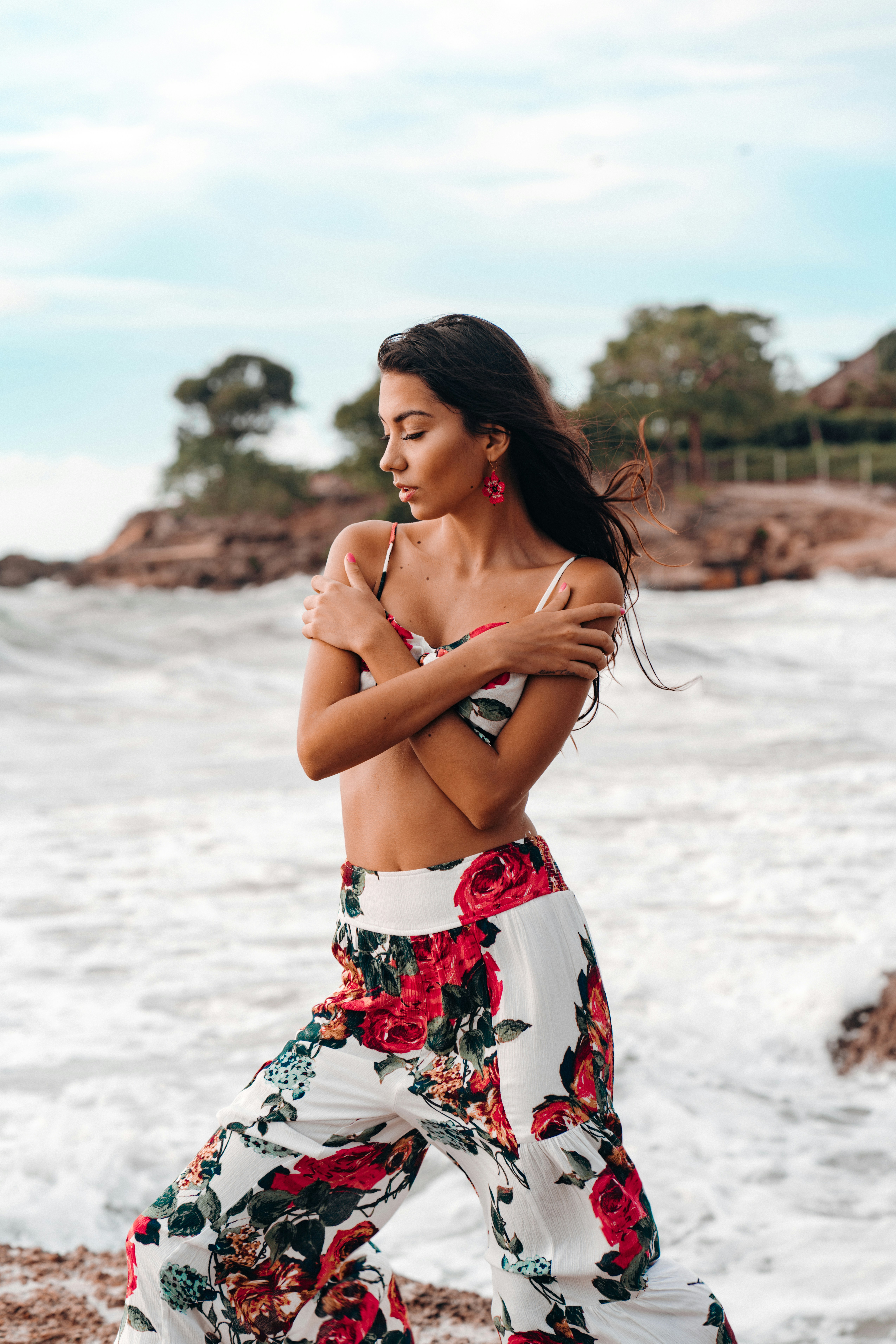 Floral Reverie by the Tide: A Wind-Kissed Coastal Portrait
