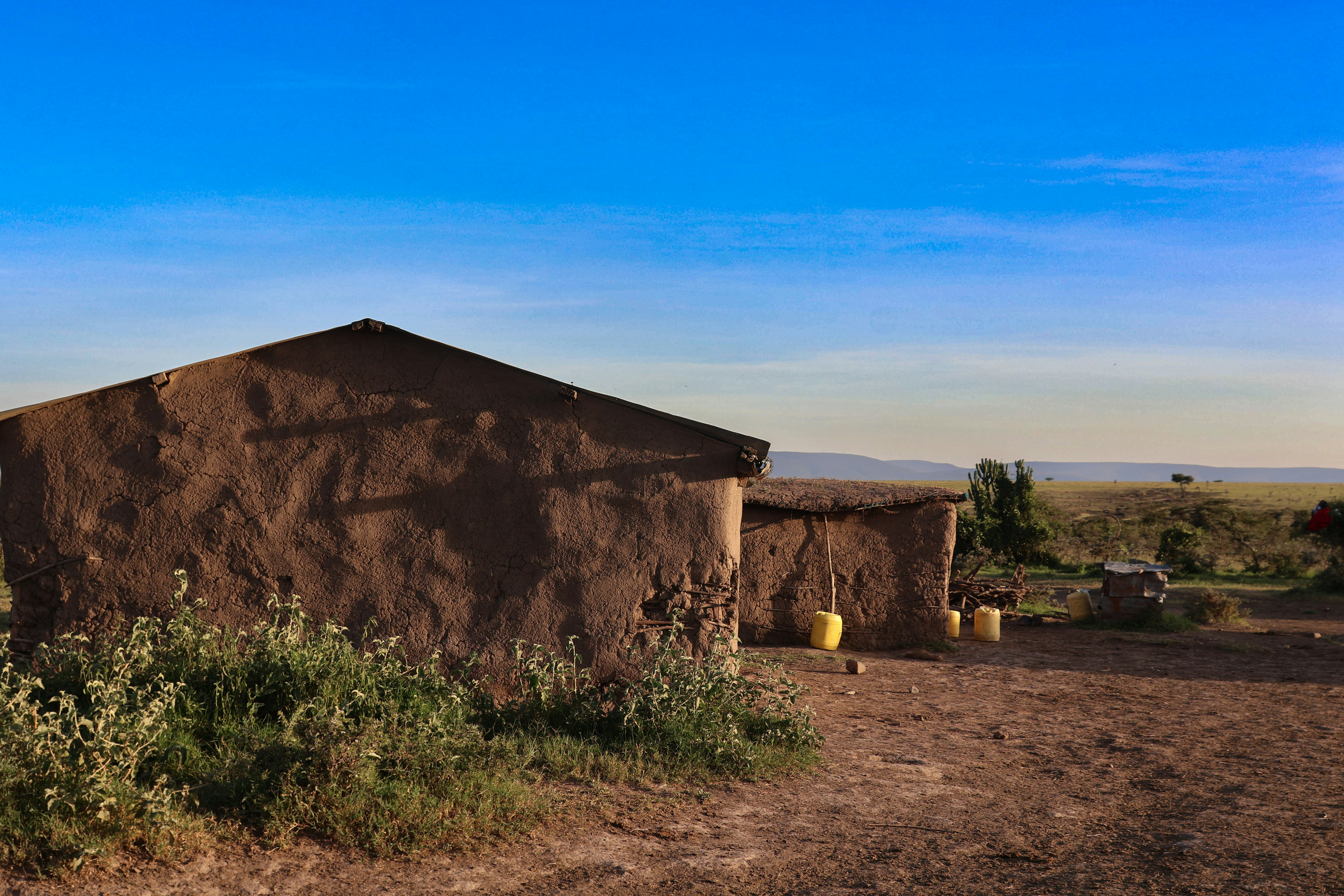 A small adobe building in the middle of a desert photo – Free Naboisho ...