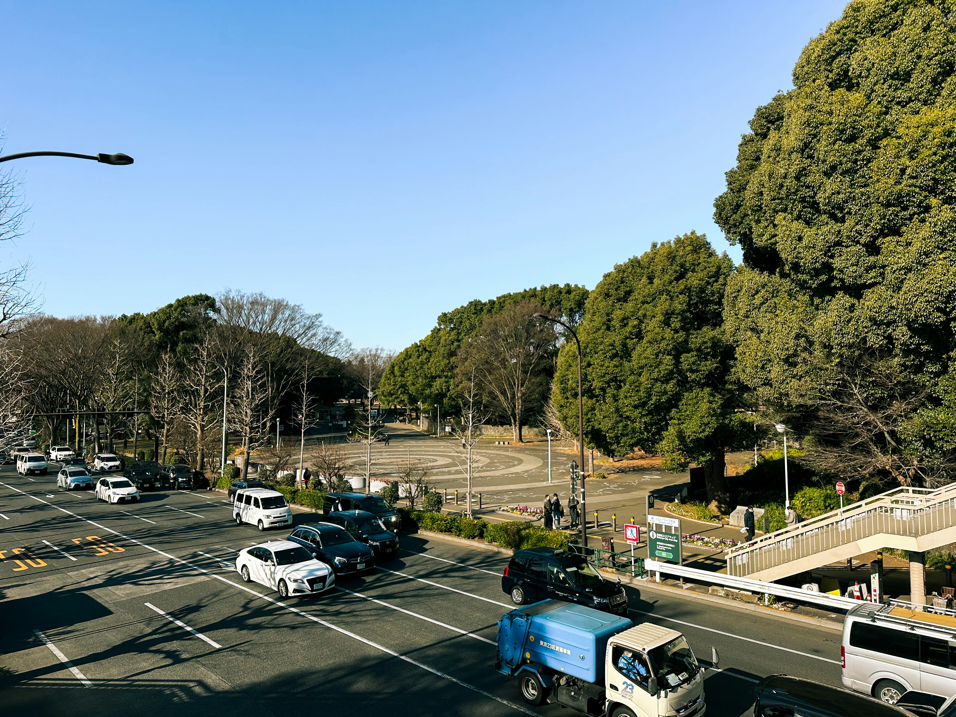 Parkside Crossroad: Morning Traffic Framing a Tree-Lined Terrace