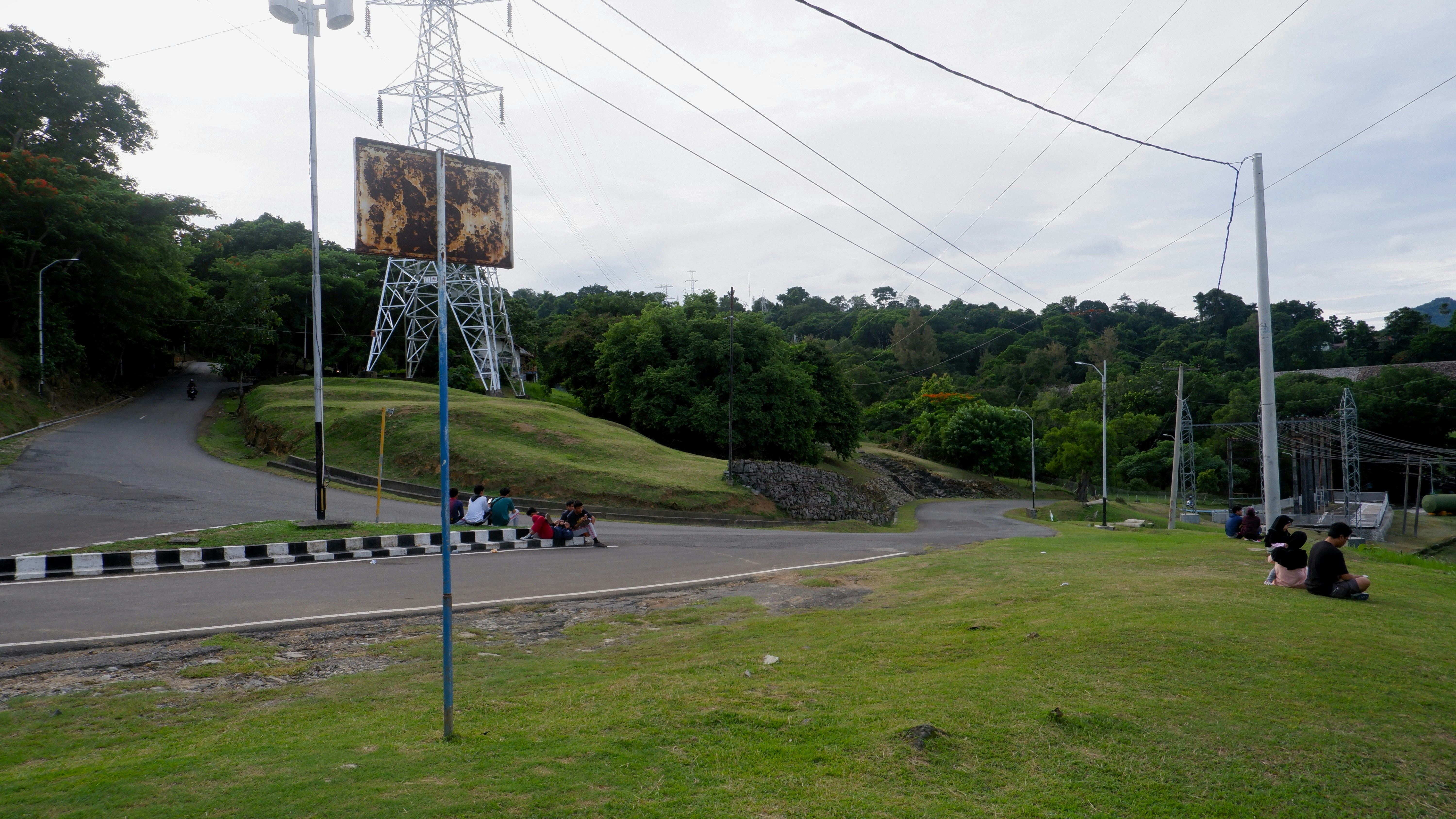 Billboard by the Bend: A Quiet Parkland Along a Winding Road