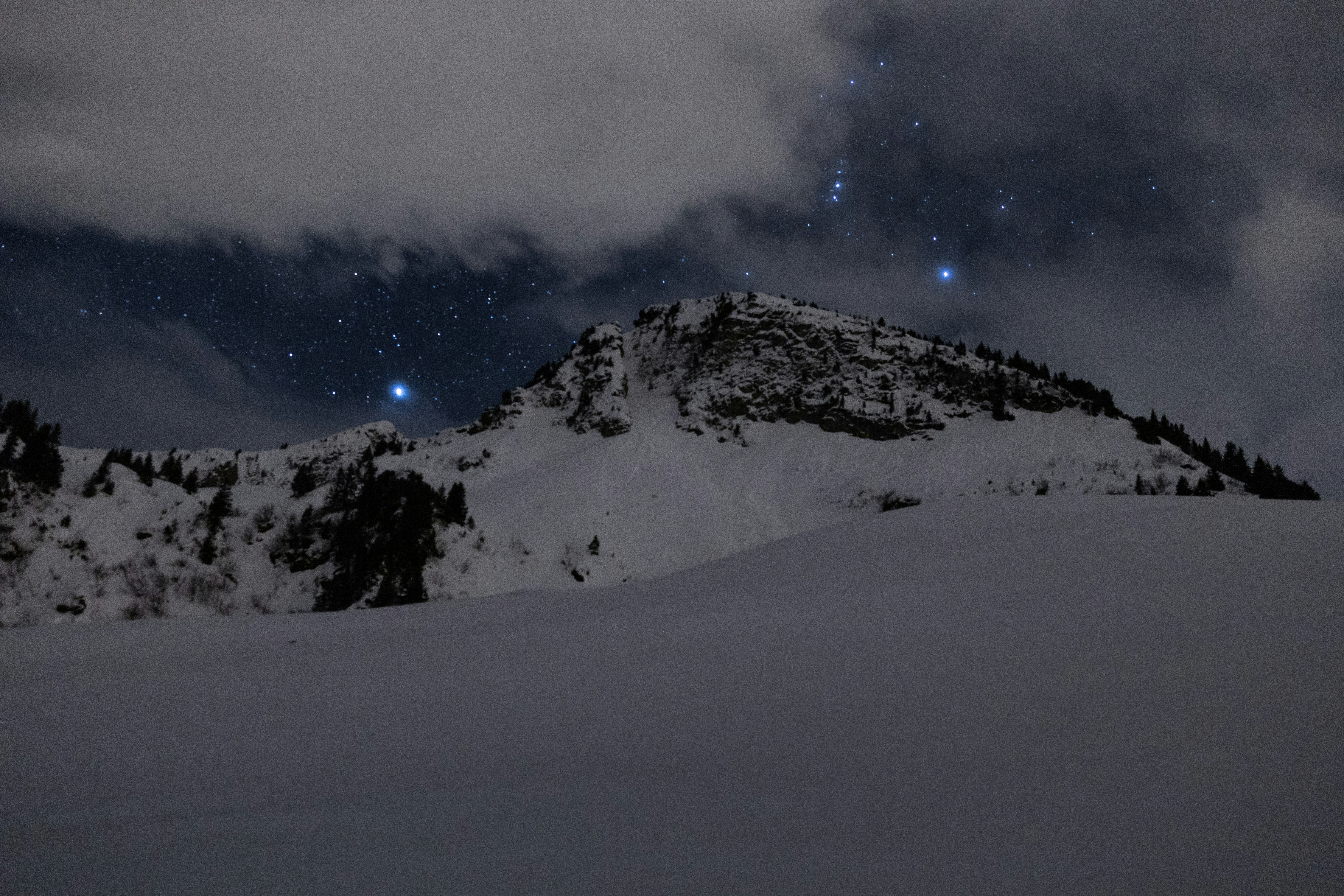 Star-Quiet Ridge: A Snowbound Horizon Under a Velvet Sky