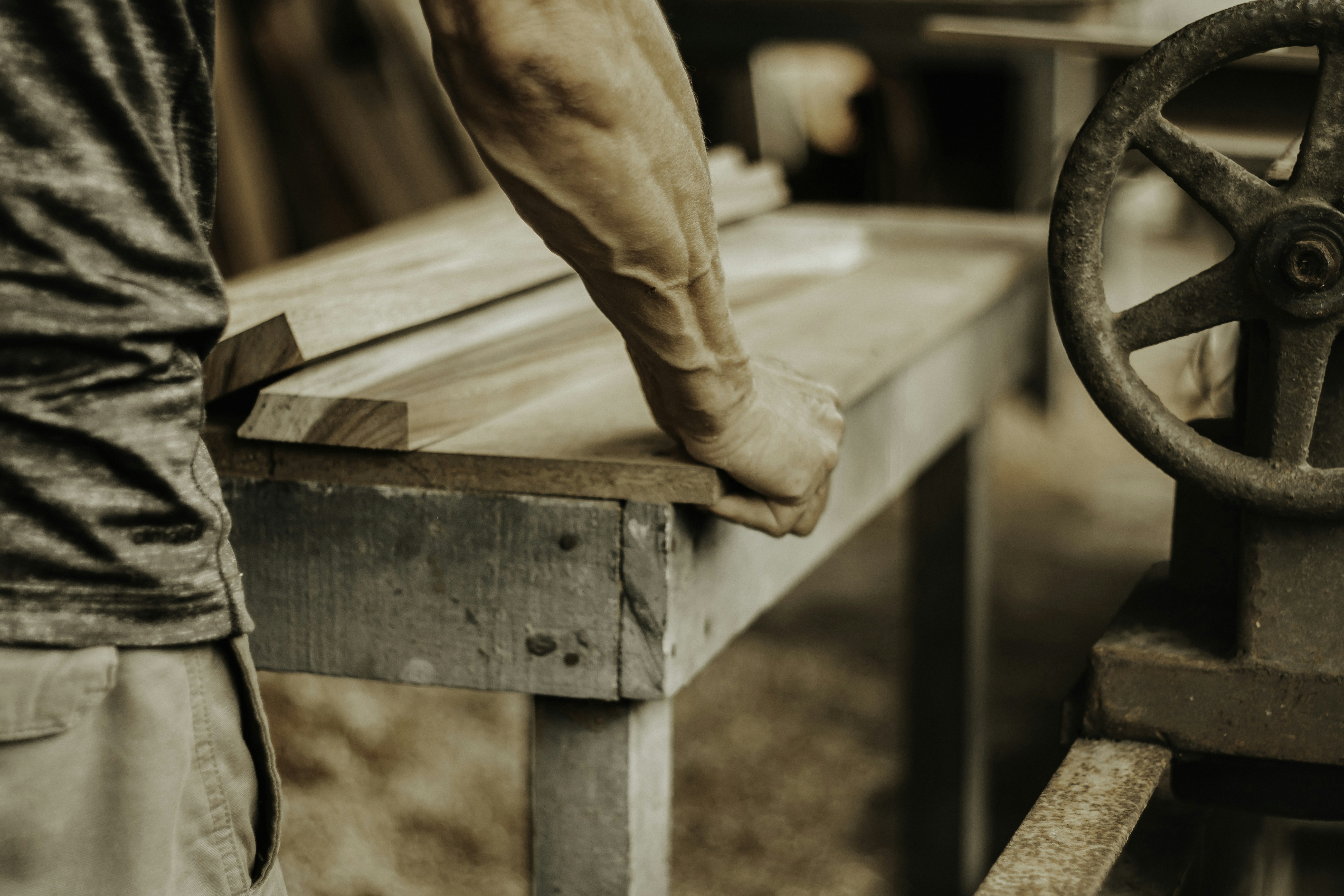 A person standing on a bench next to a machine photo – Free Guanacaste ...