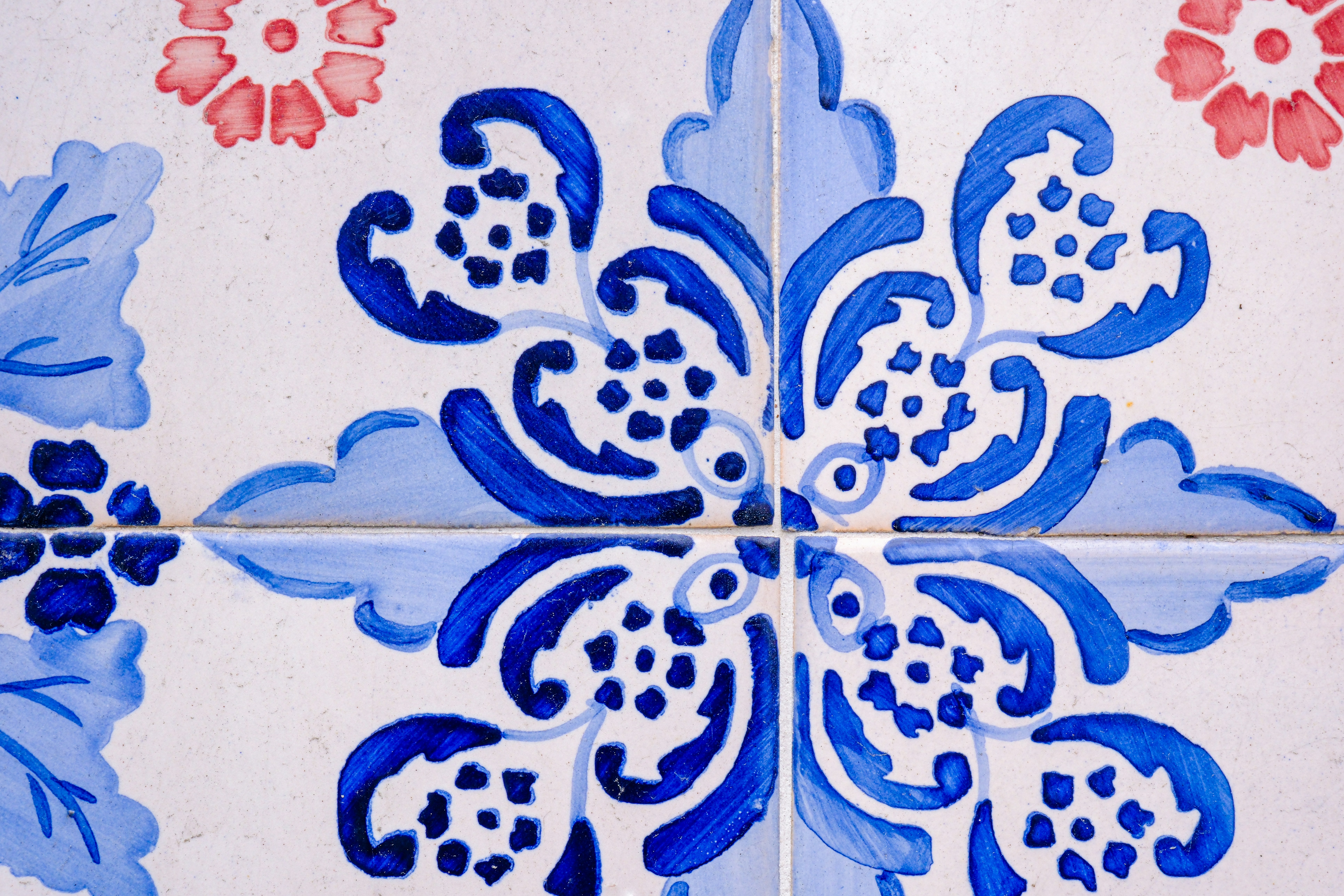 Cobalt Bloom Tessellation: Fourfold Azulejo in Ceramic Tile