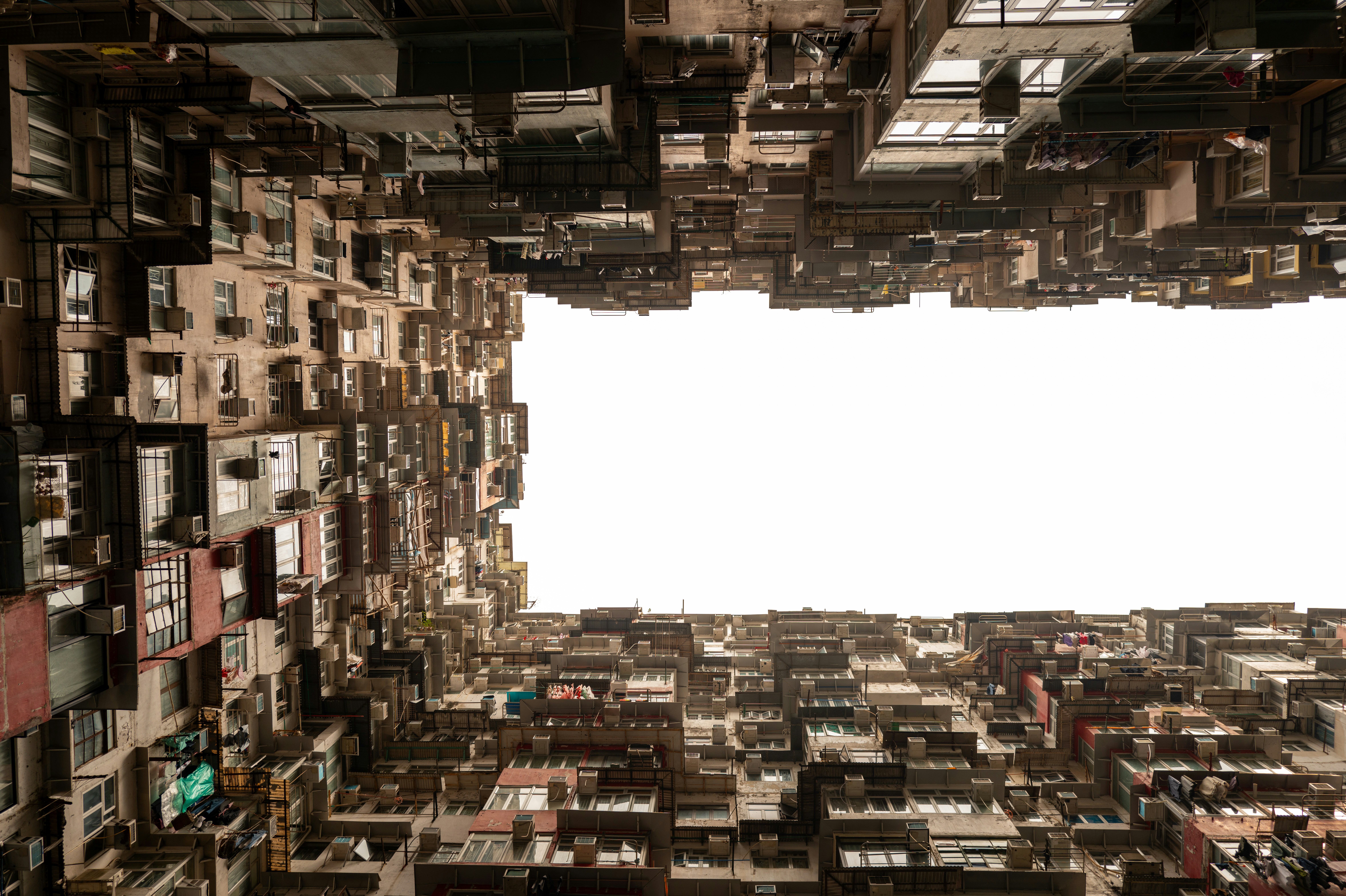 Skyward Canyon: A Vertical Void Between Towers