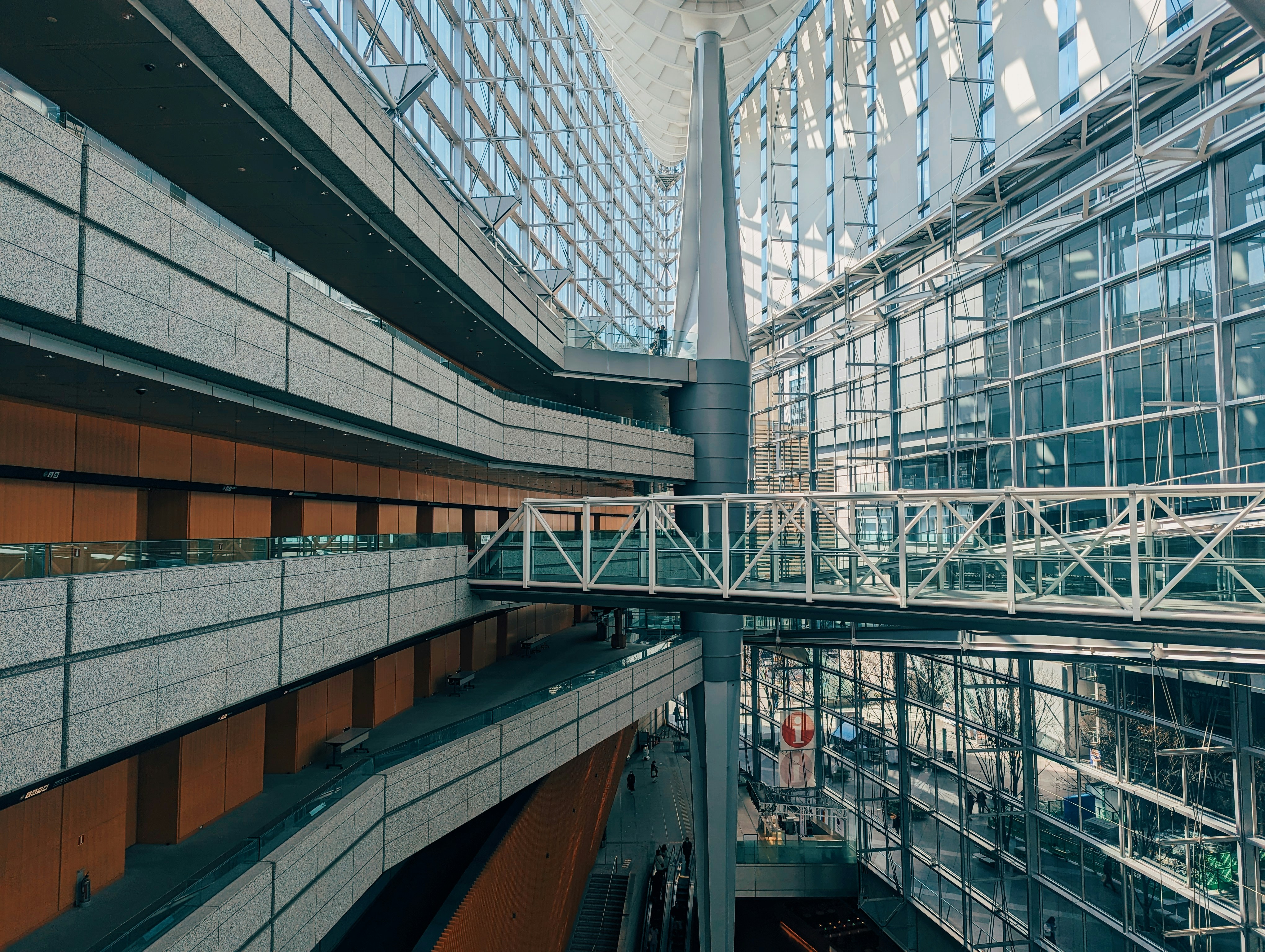 A view of a building from the ground level photo – Free Architecture ...