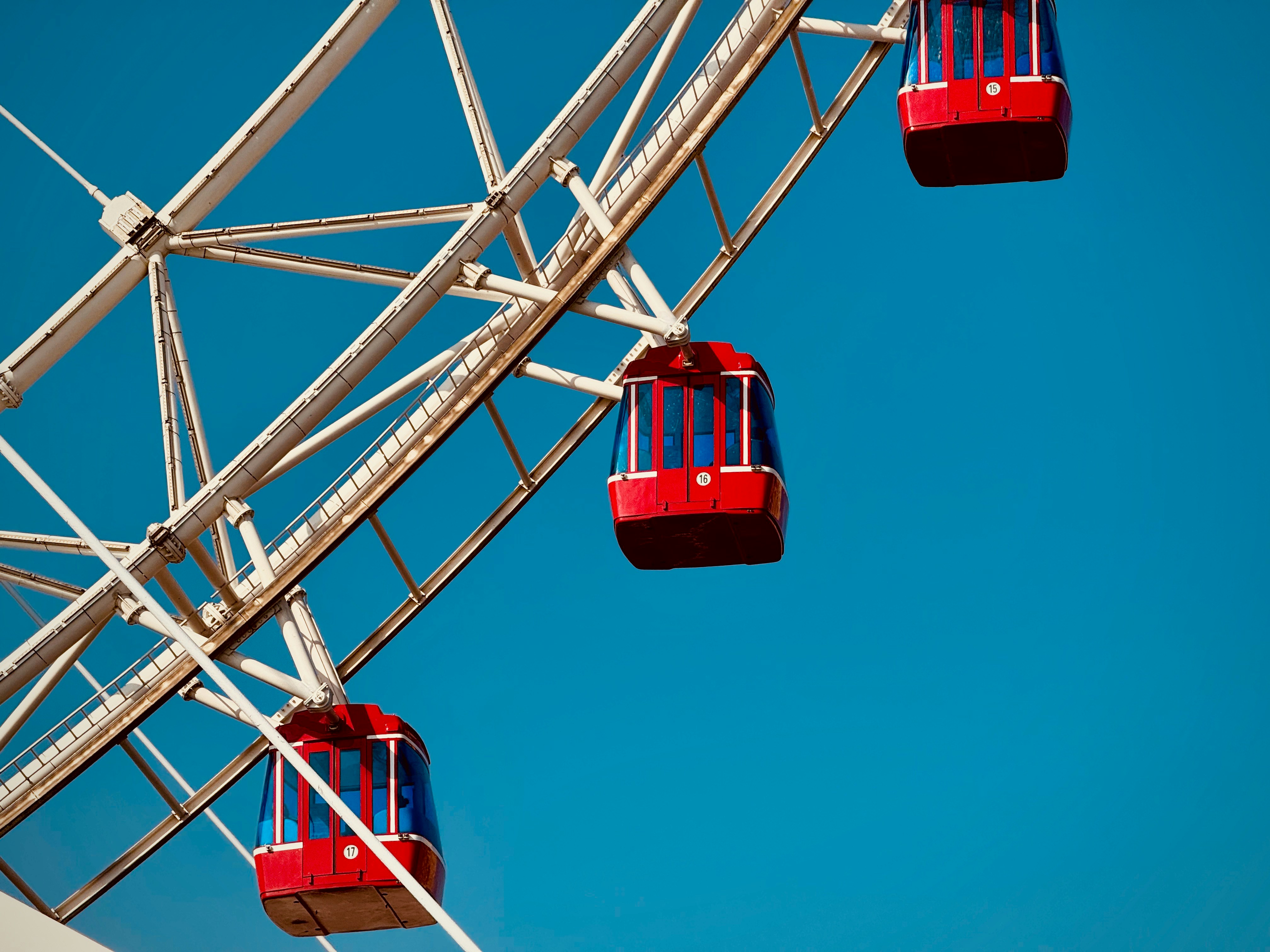 A ferris wheel with red seats on a clear day photo – Free Tianjin Image ...