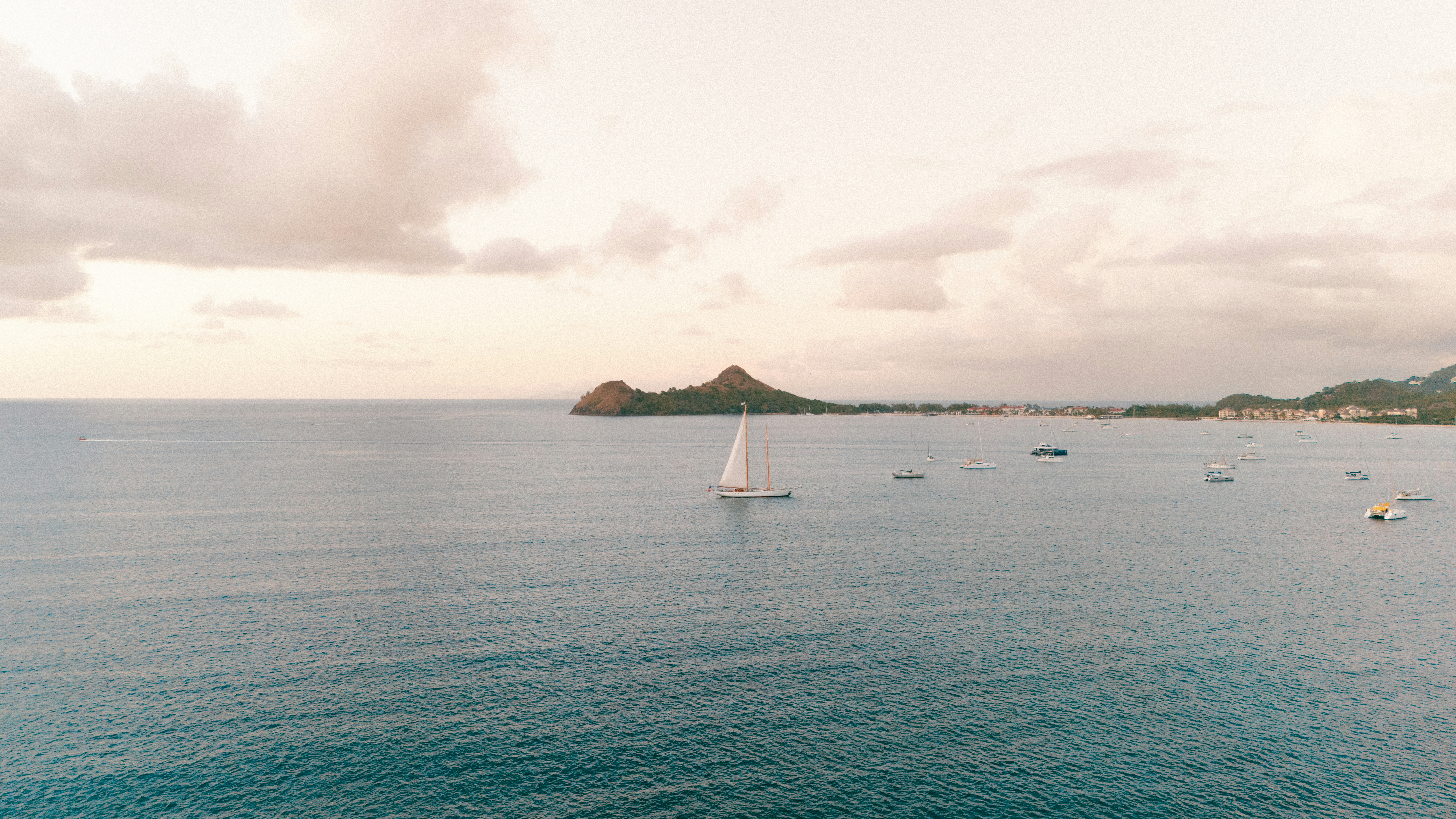 A large body of water with boats floating on top of it photo – Free ...