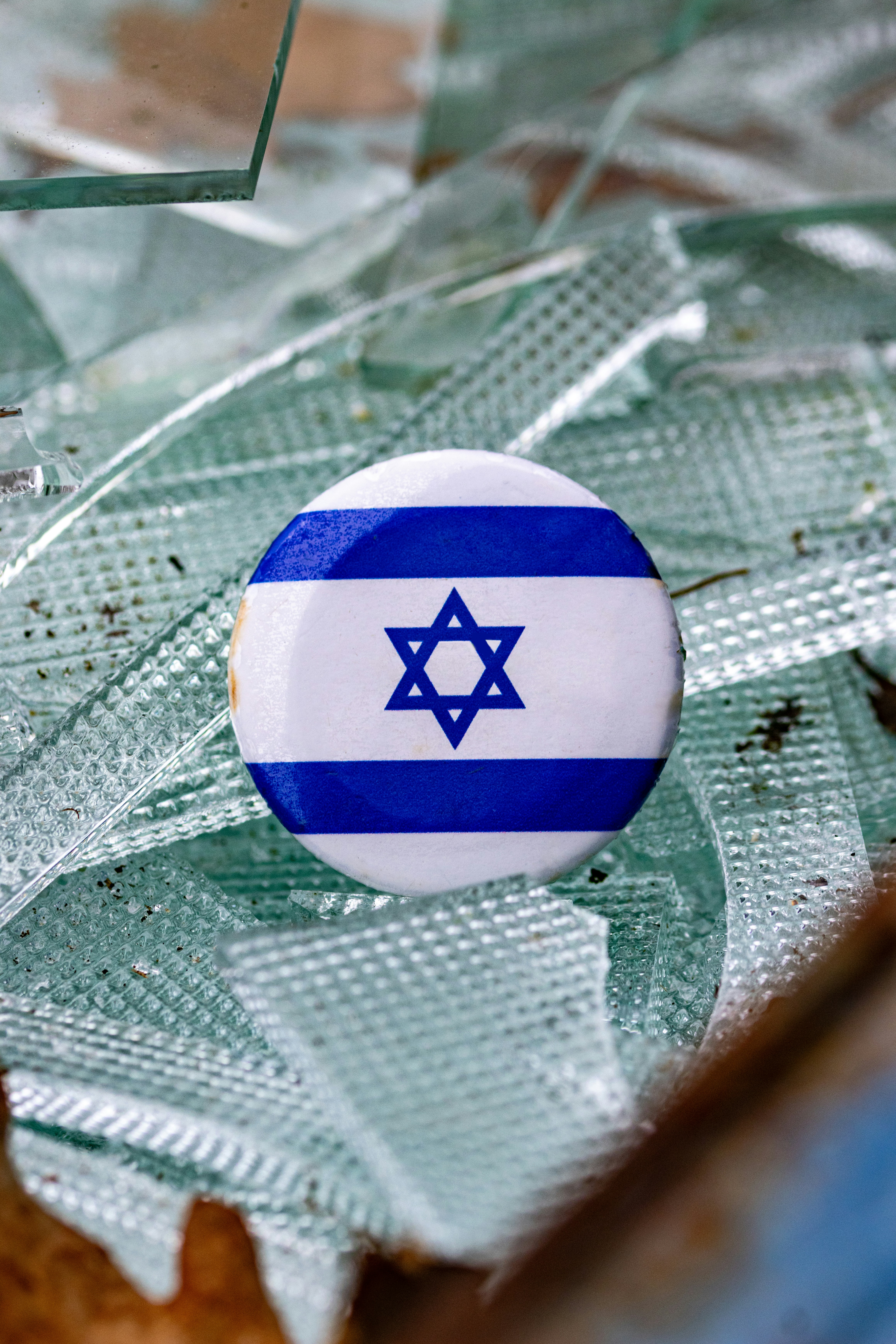 A button with the flag of israel on it photo – Free Blue Image on Unsplash