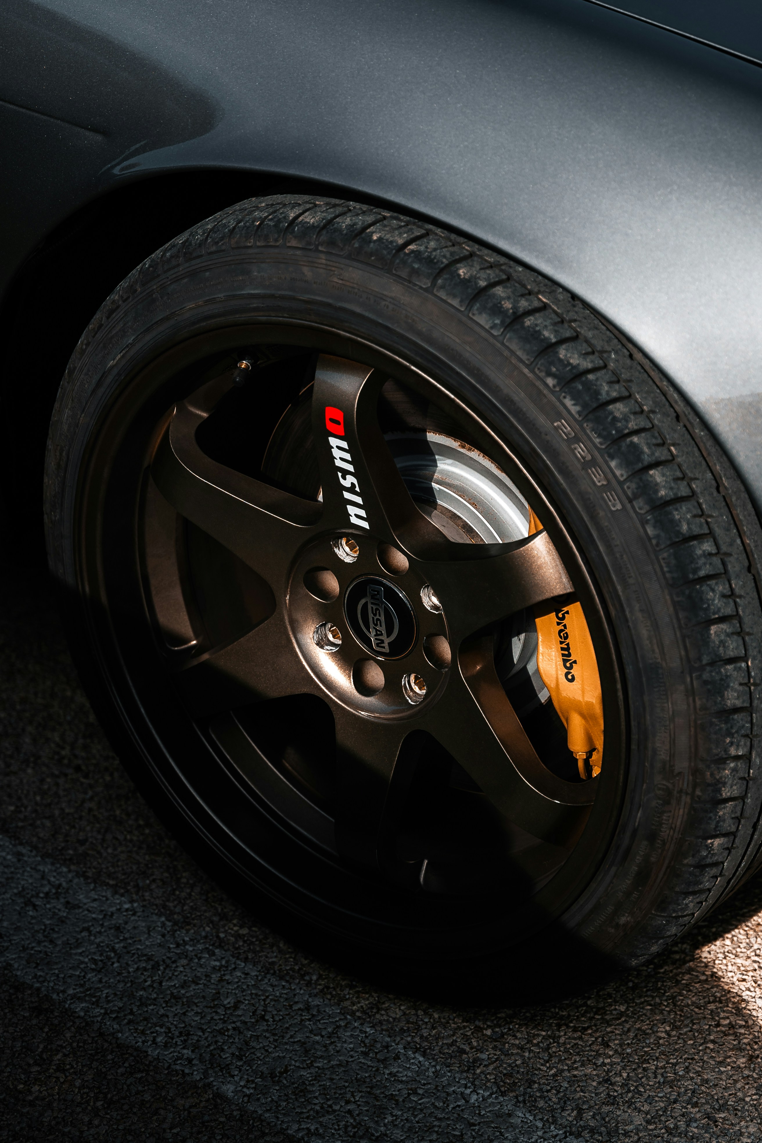 A close up of a tire on a car photo – Free Alloy wheel Image on Unsplash