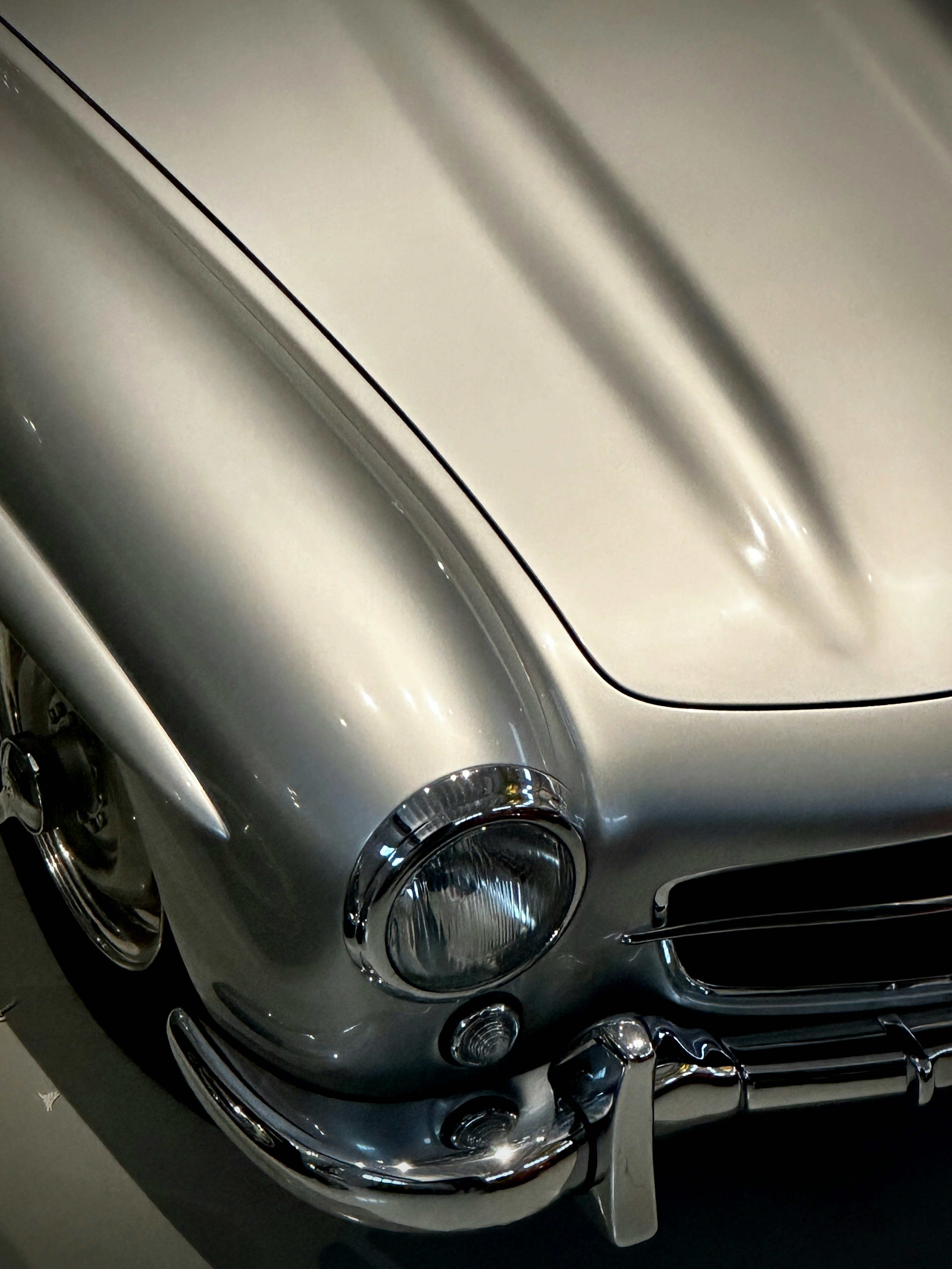 A silver classic car parked in a garage photo – Free Cars Image on Unsplash
