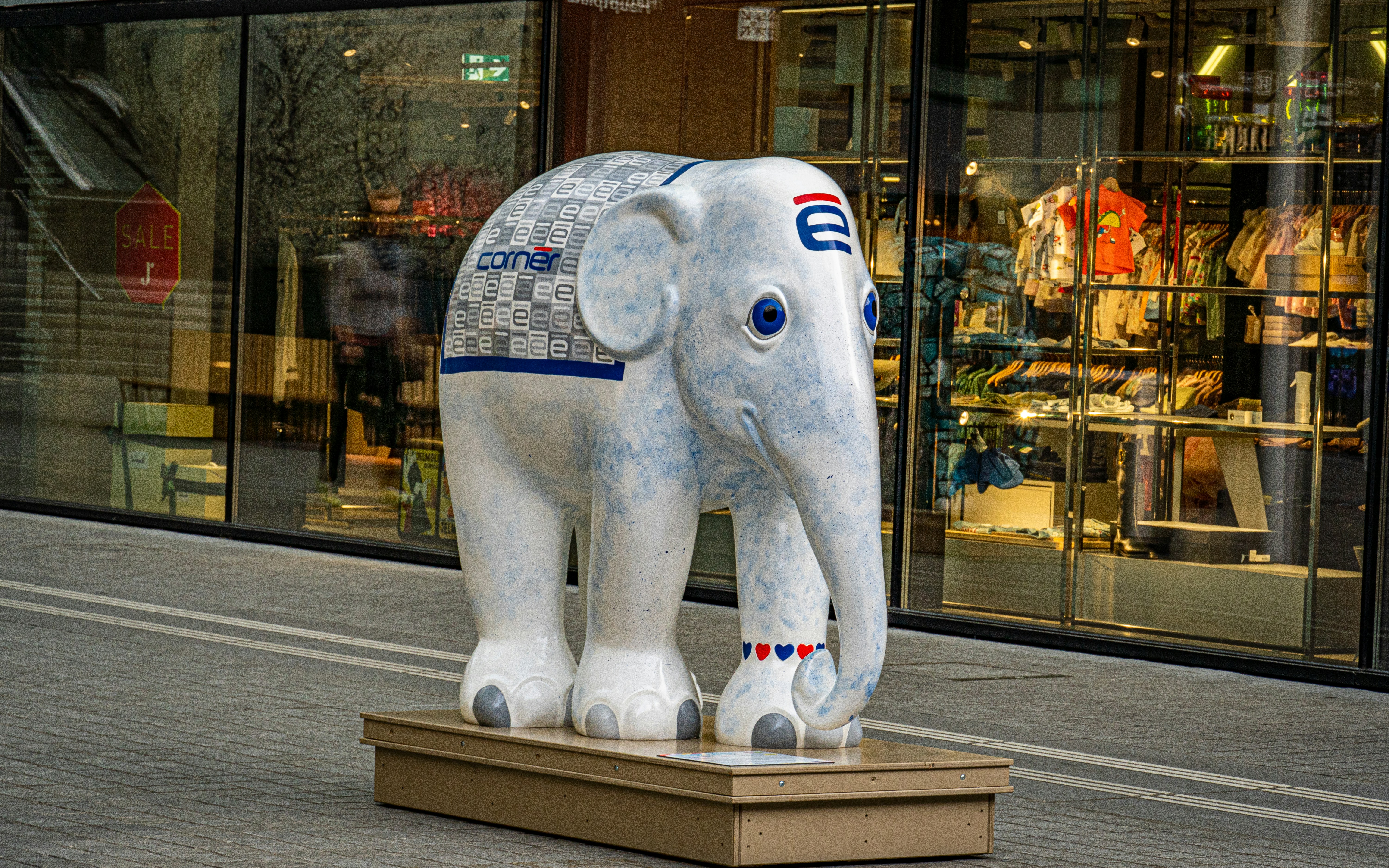 Beside the Glassy Street: An Elephant Statue Anchoring a Shopfront