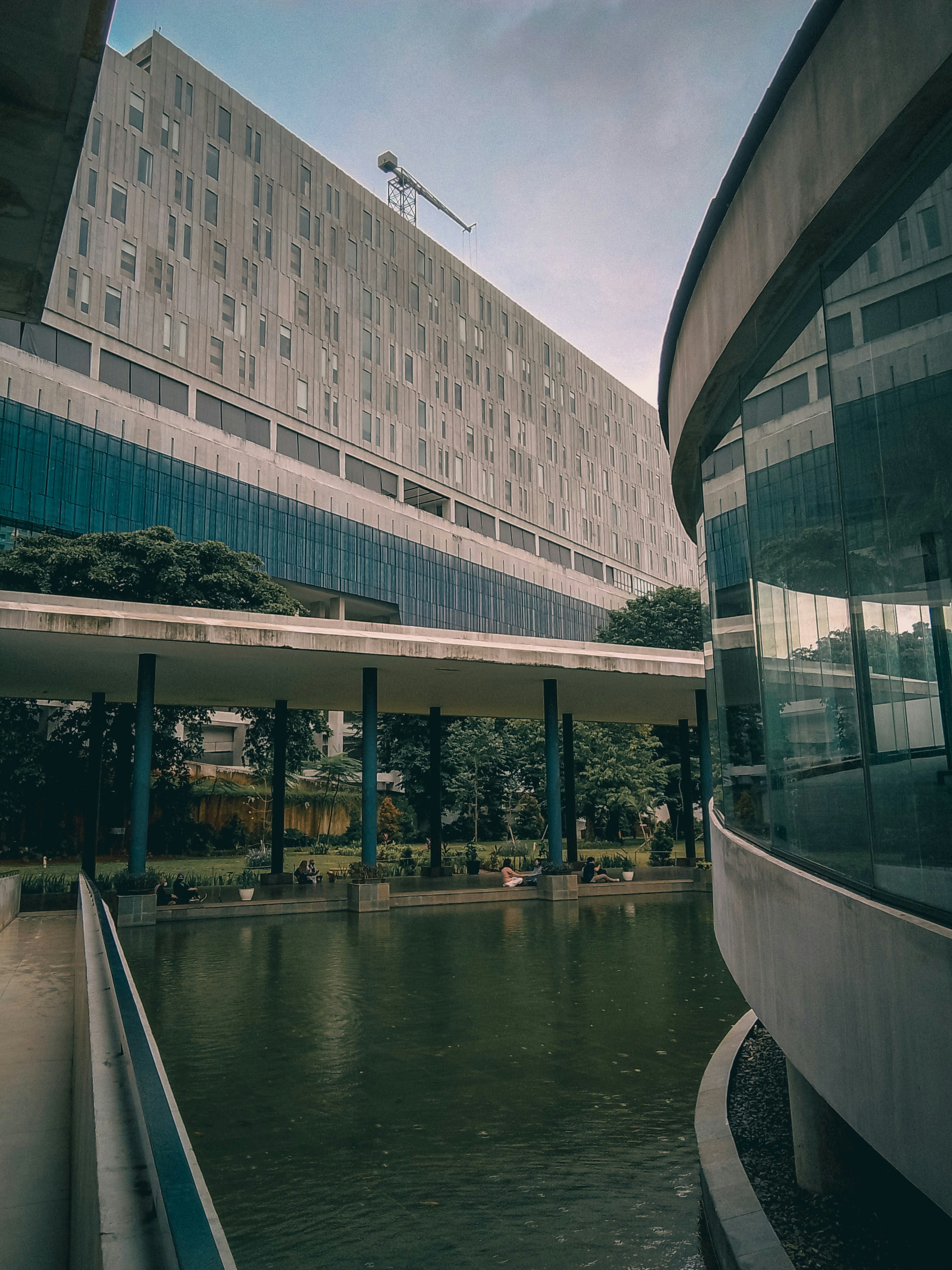 Glass Curves and Water Reflections at a Modern Campus Plaza
