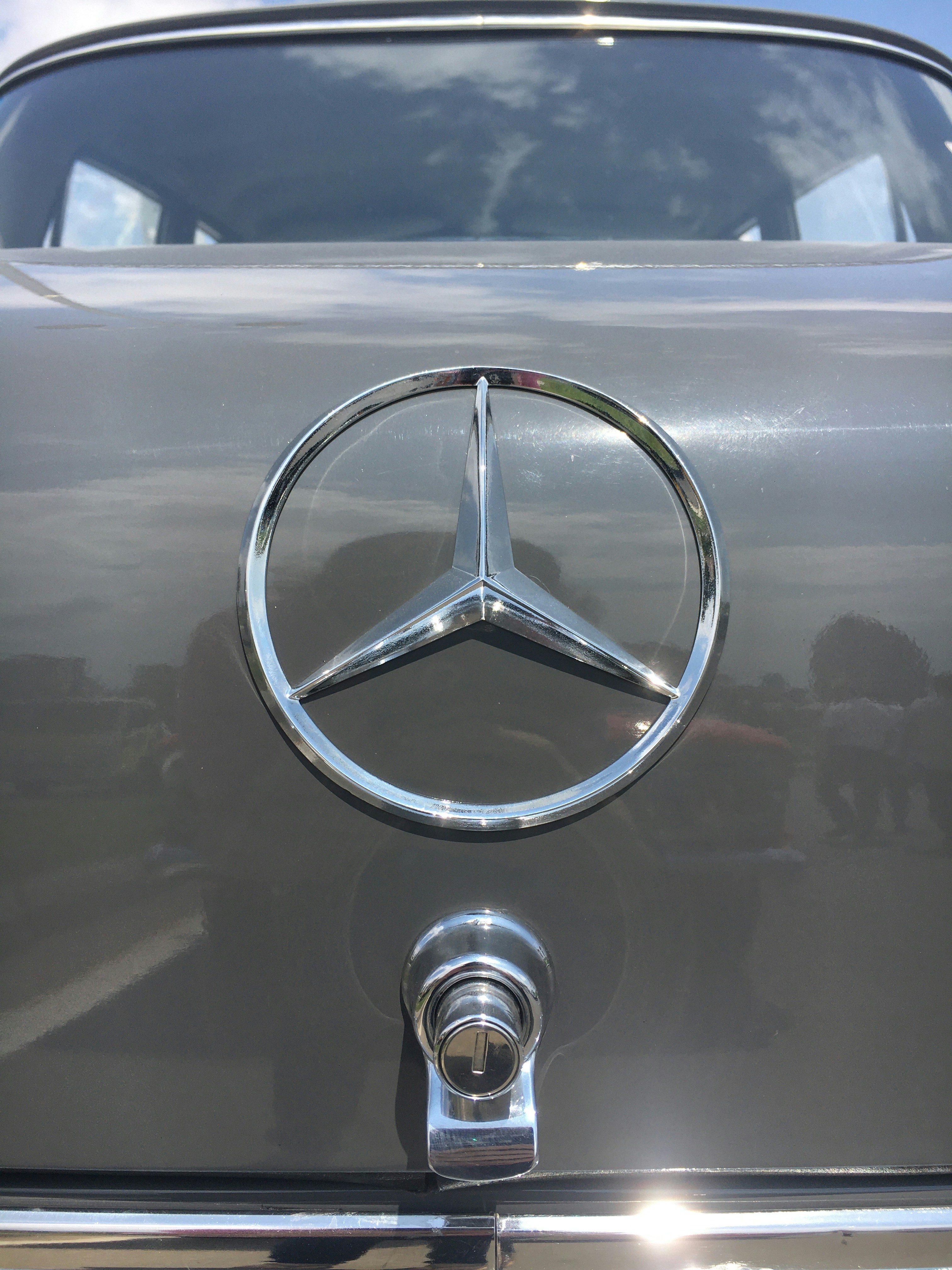 A close up of a mercedes emblem on a car photo – Free Logo Image on ...