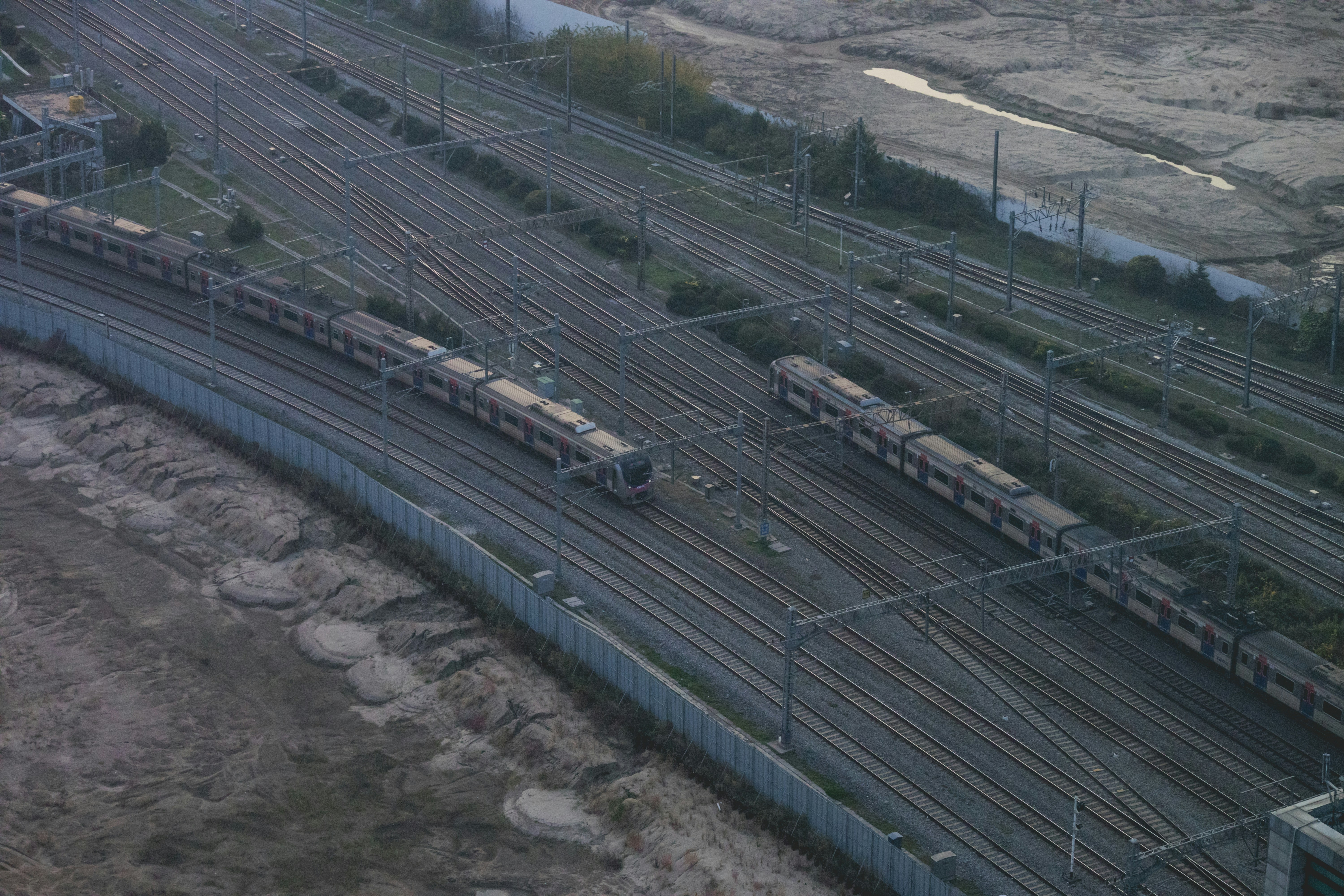 Interlaced Rails: An Aerial Portrait of Trains on a Grid