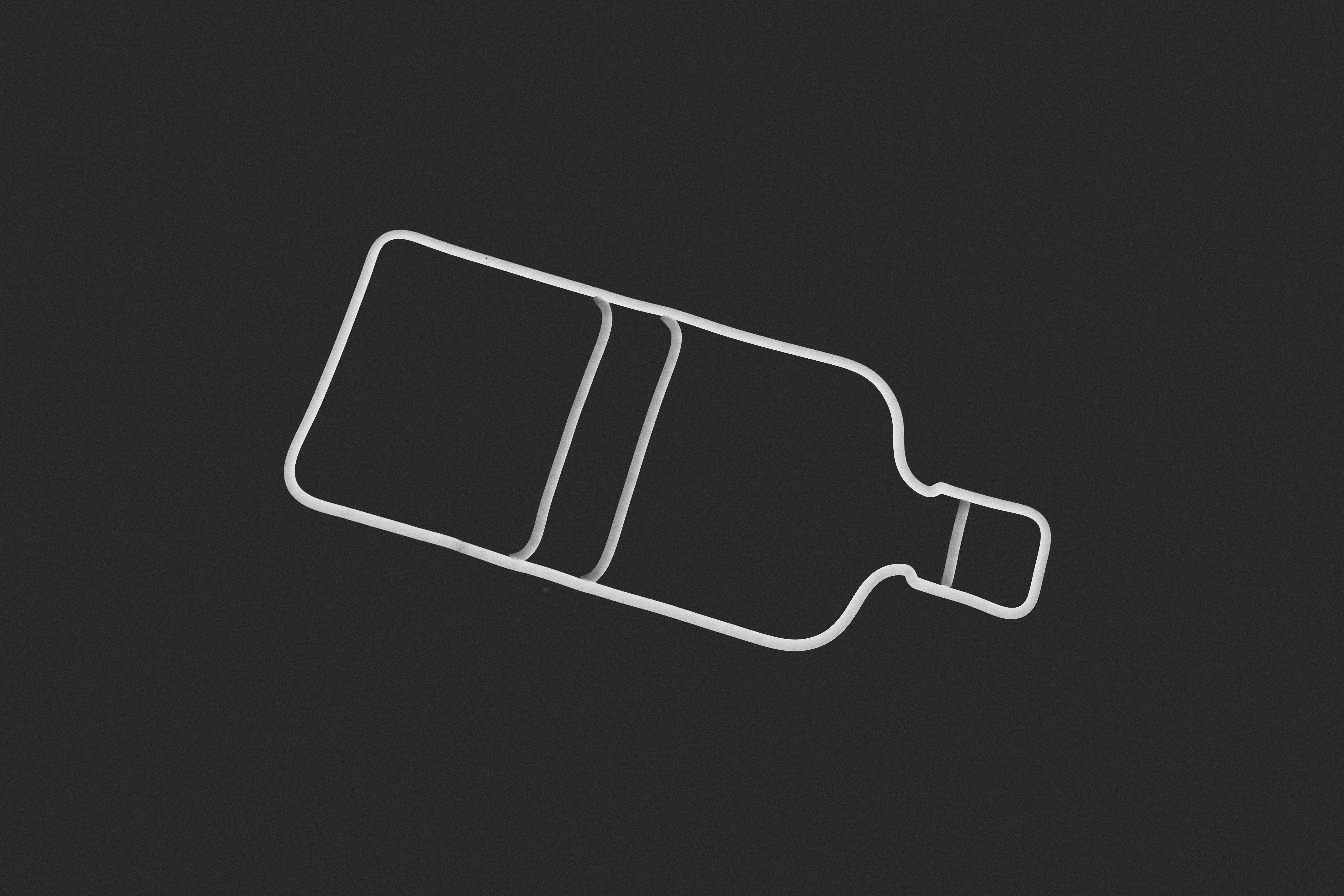 One-Line USB Silhouette: A Minimalist Memory in Darkness