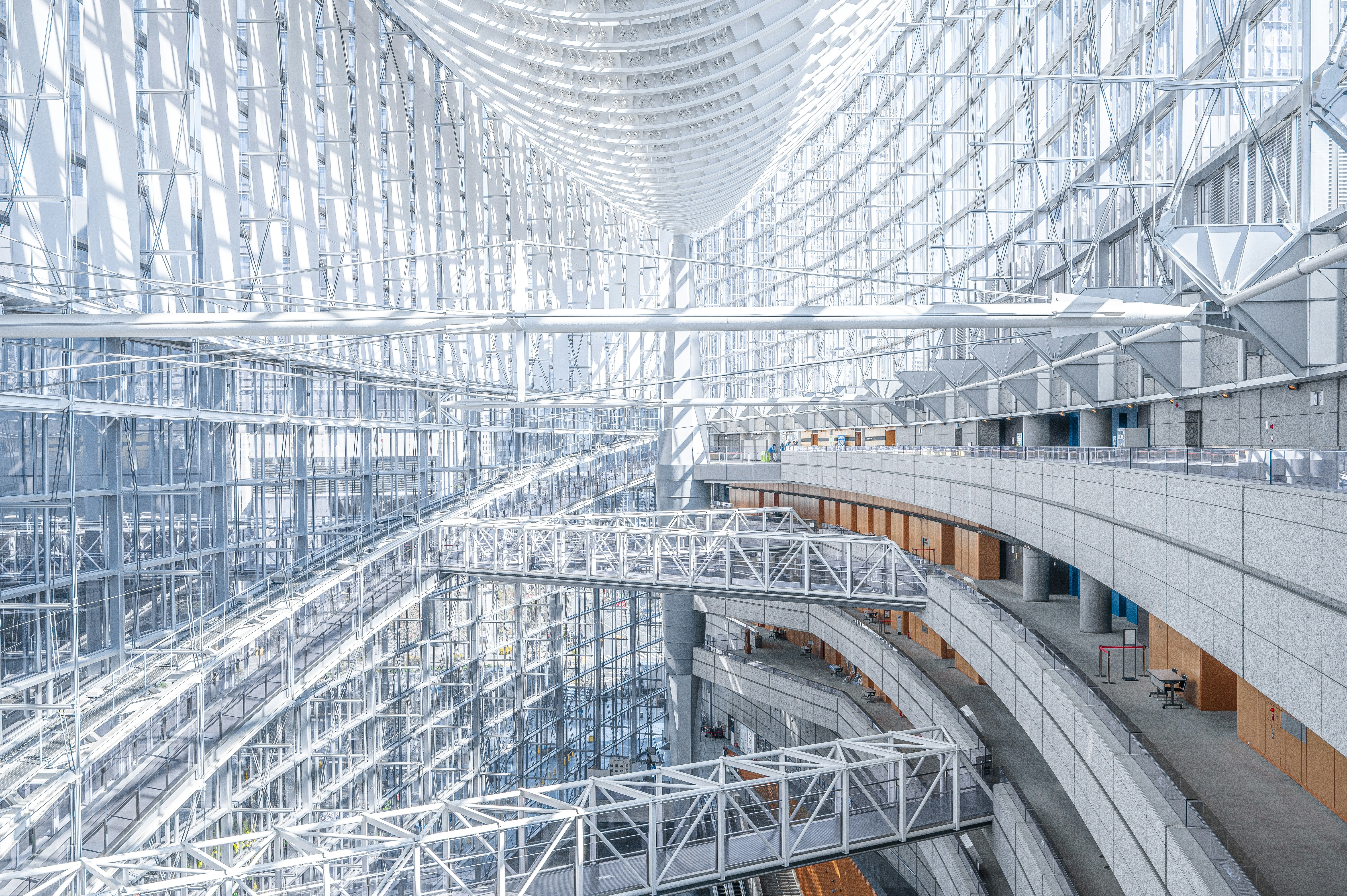 A very large building with a lot of windows photo – Free Japan Image on ...