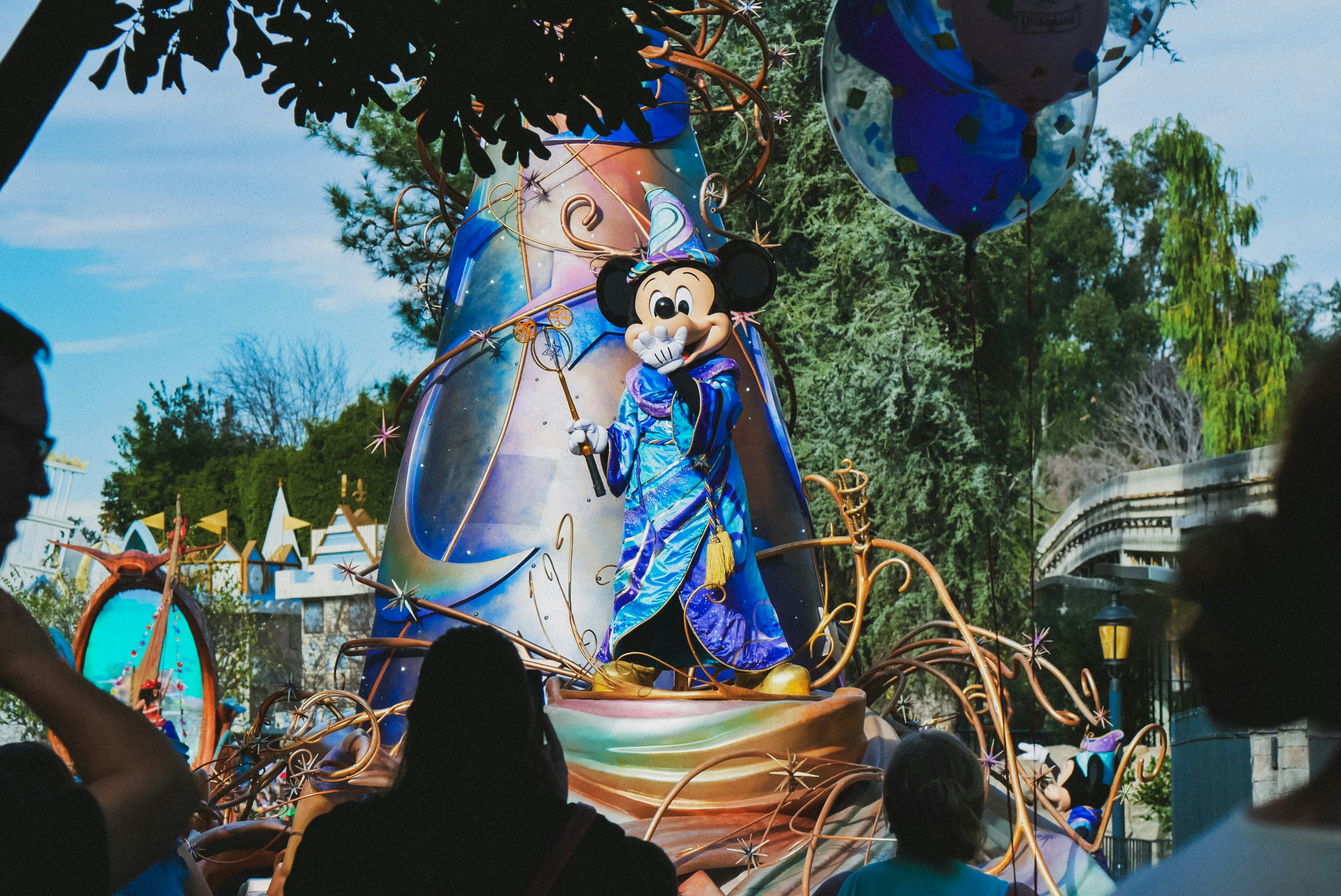 A mickey mouse float in the middle of a parade photo – Free Anaheim ...