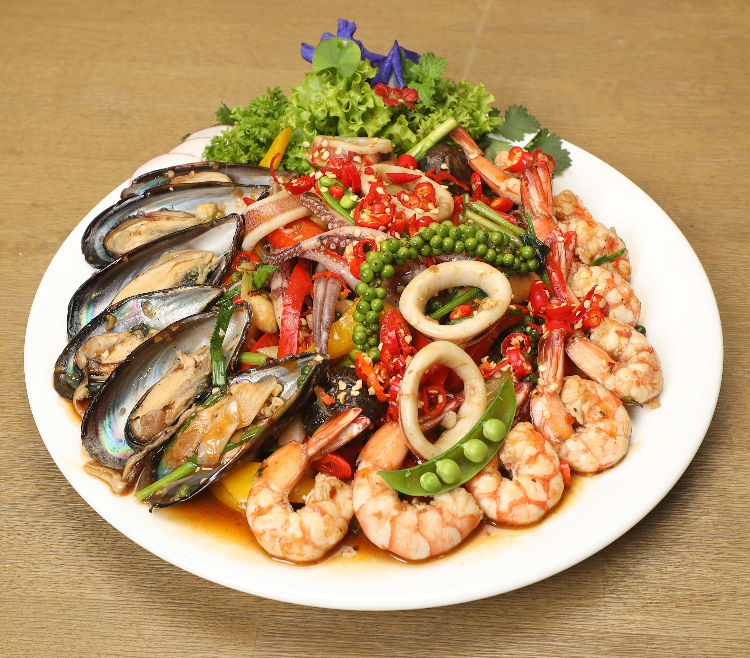 Fried Seafood with Green Pepper Corn