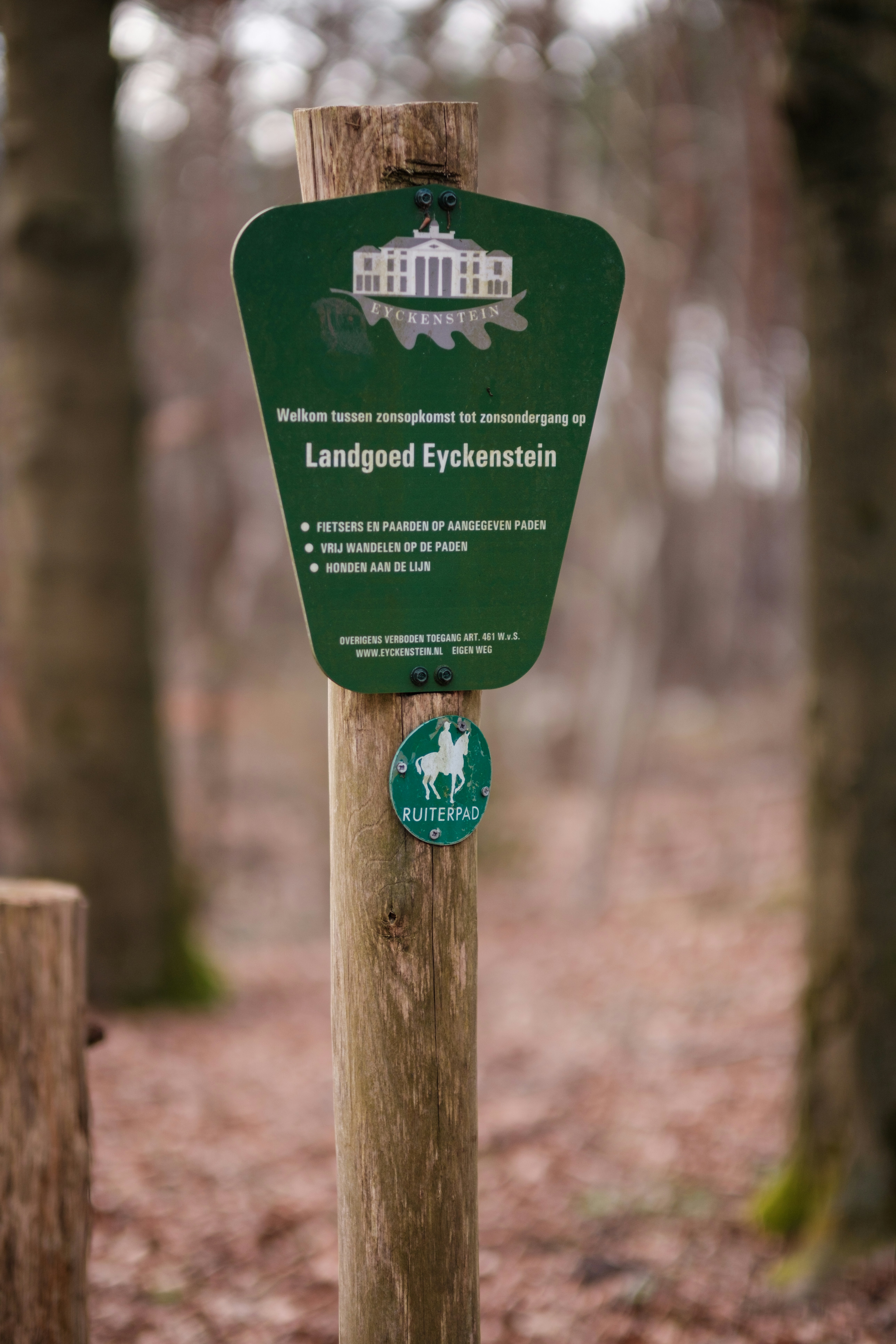 Landgoed Eyckenstein Signpost: A Forest Path's Quiet Welcome