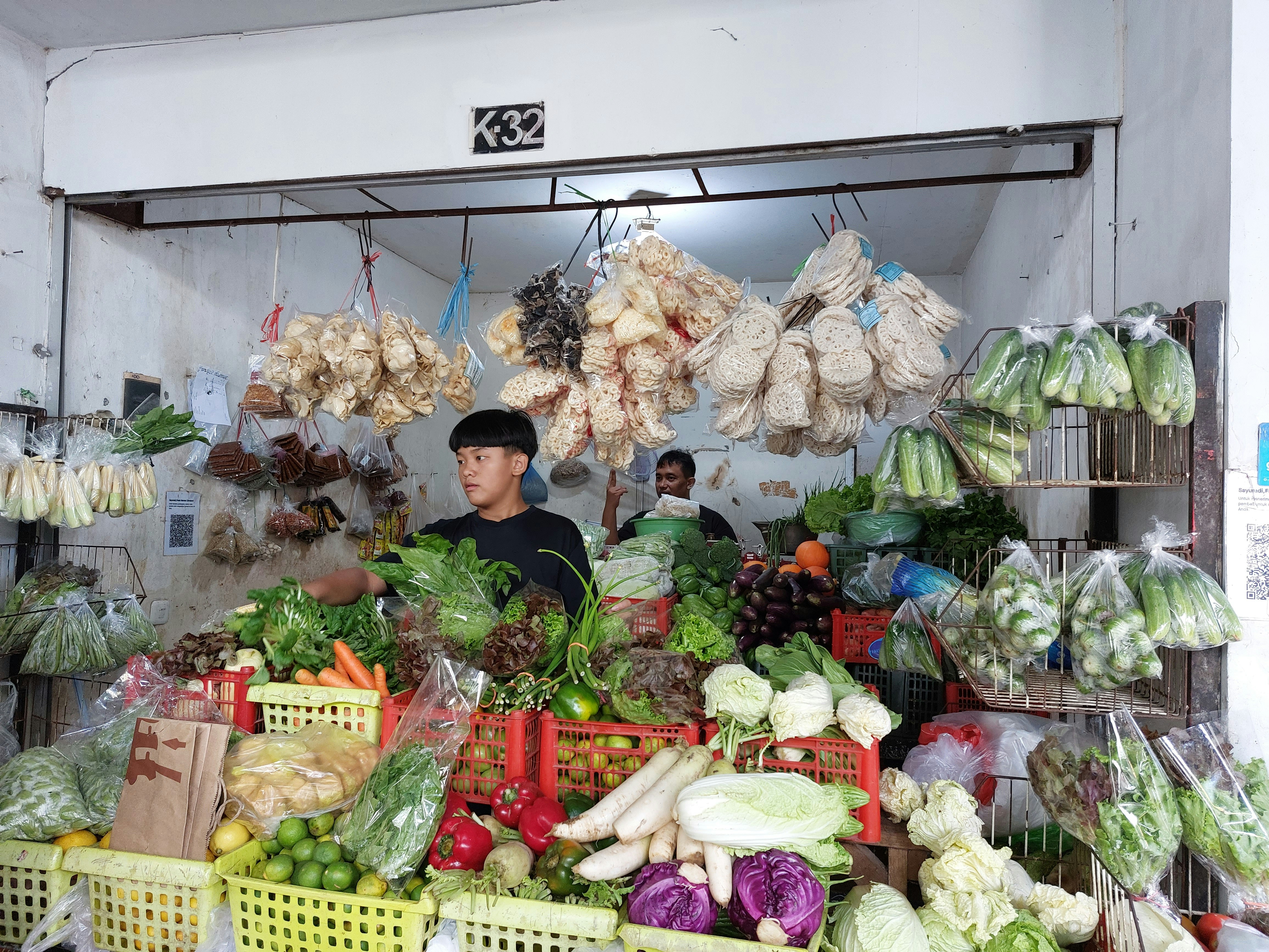Crates of Color: A Bustling Produce Stand Brimming with Fresh Harvest