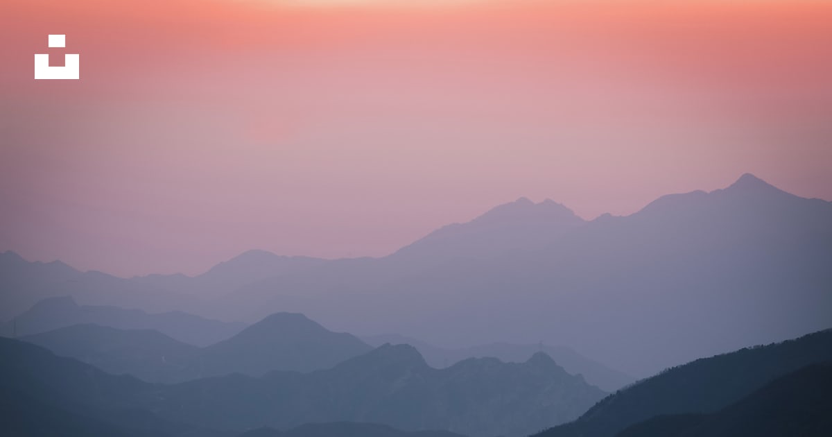 해질녘 산맥의 풍경 사진 Unsplash의 무료 회색 이미지