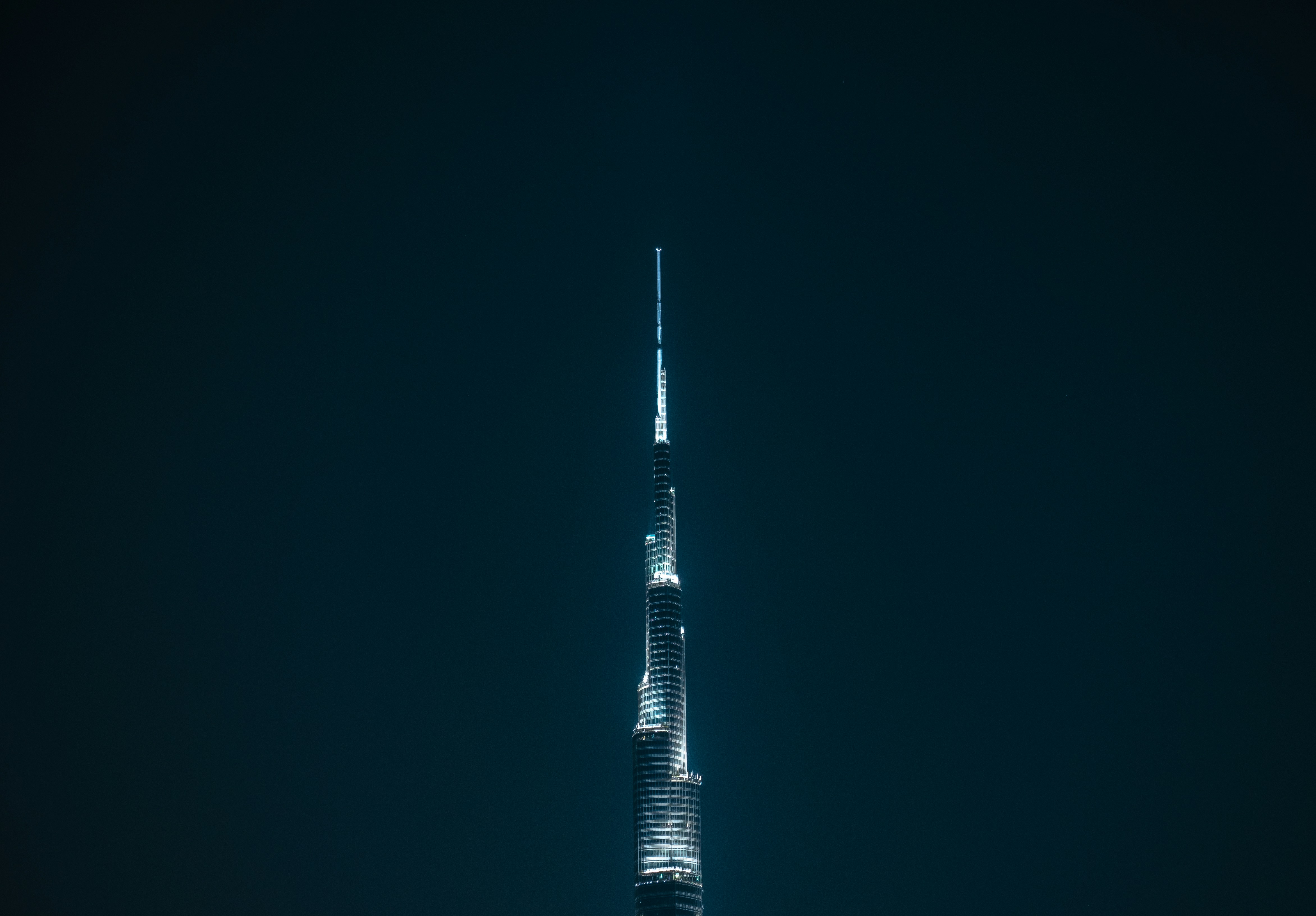 A very tall building in the middle of a city photo – Free Grey Image on ...