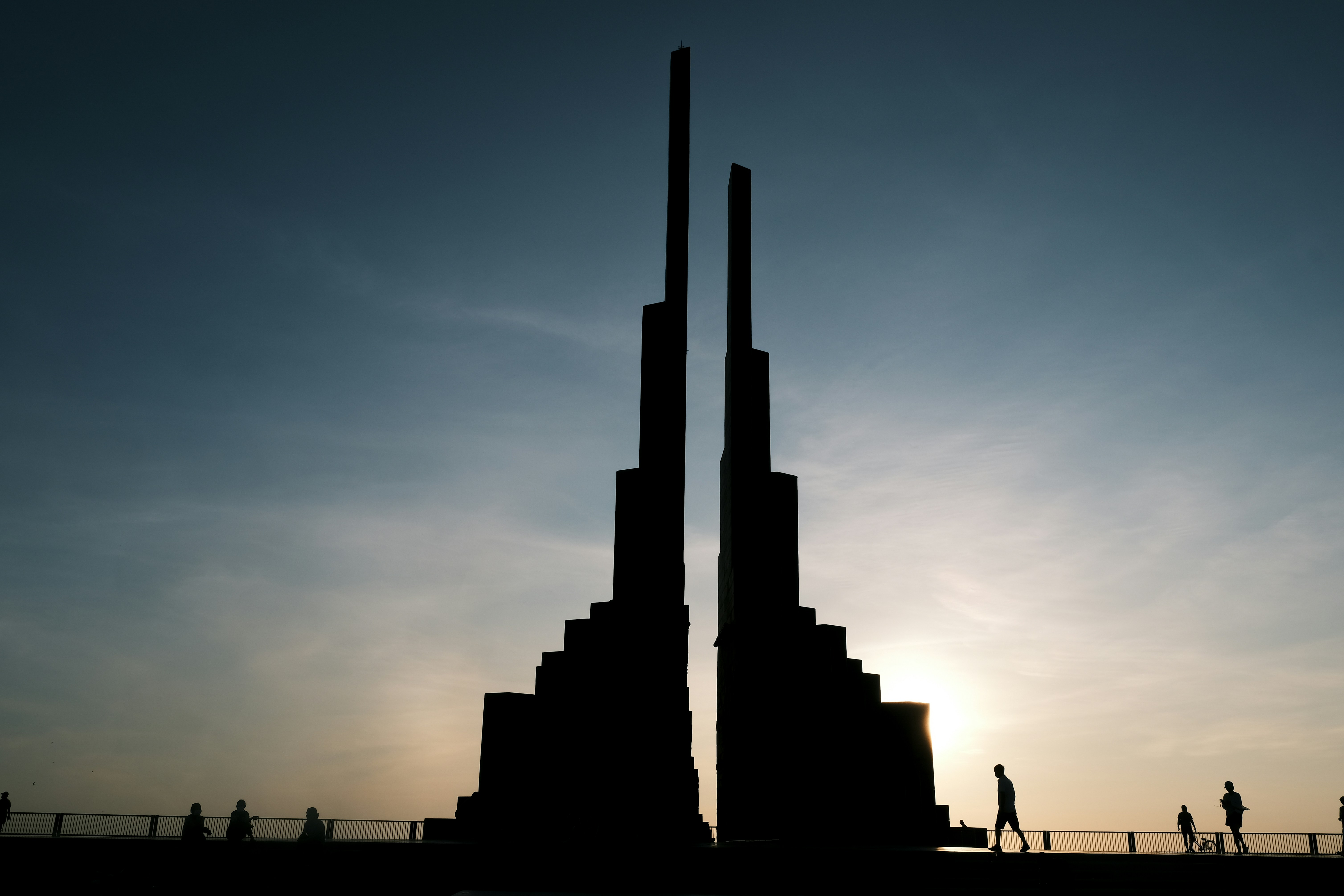 The sun is setting behind a tall monument photo – Free Phu yen Image on ...