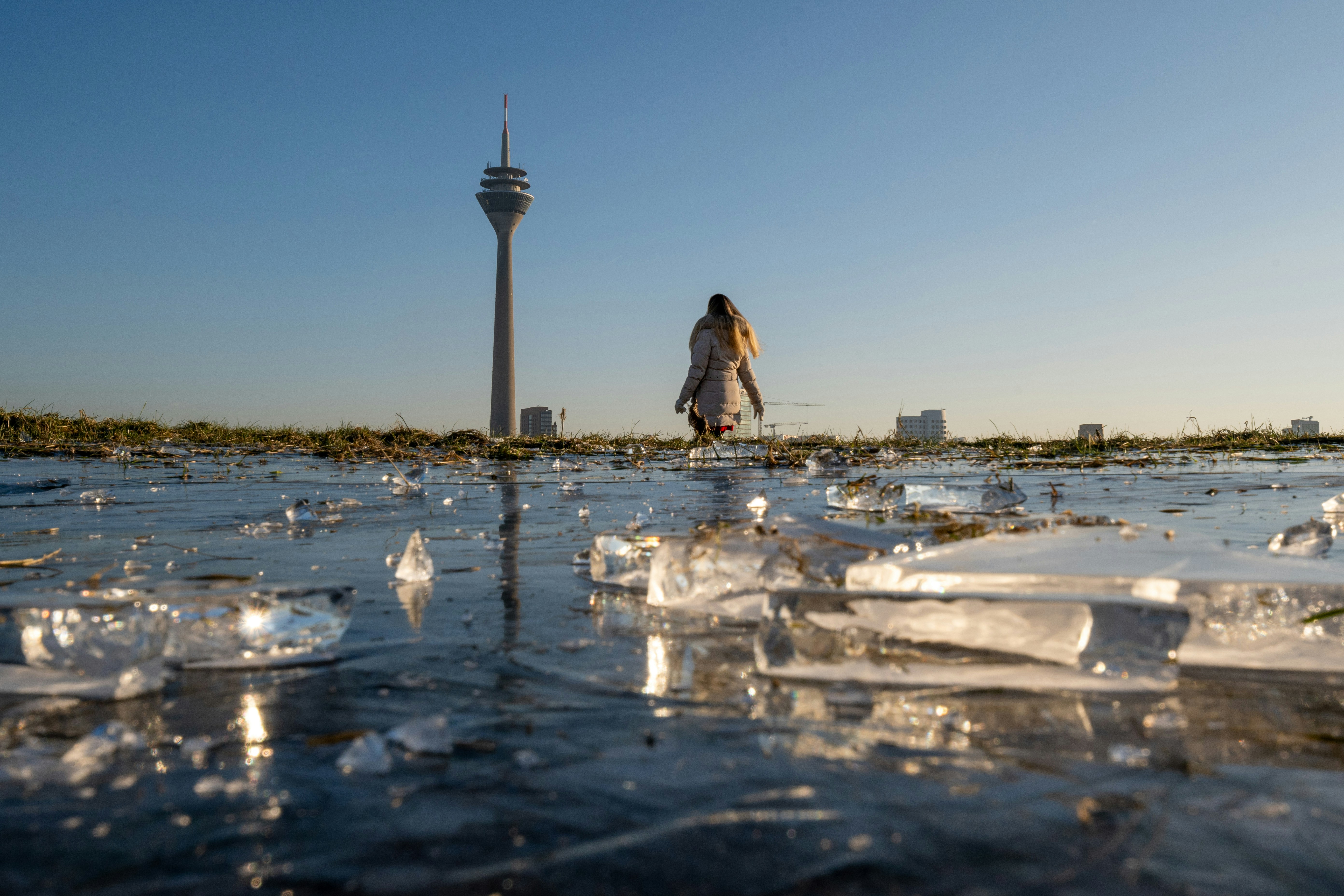 Ice and Horizon: A Silhouette Walk Along the Shattered Sea