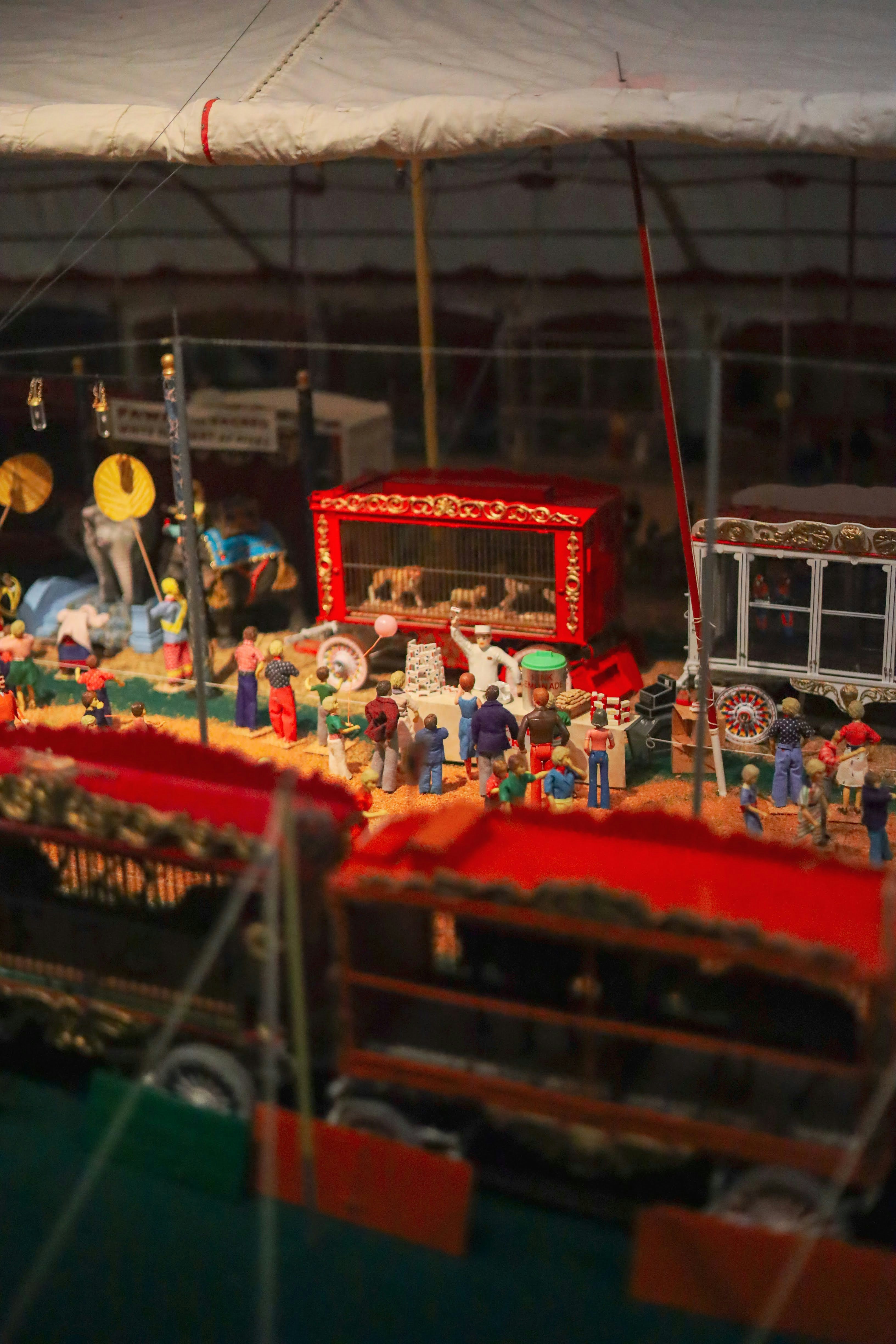 Red Regal Stage: Tiny Market Comes Alive