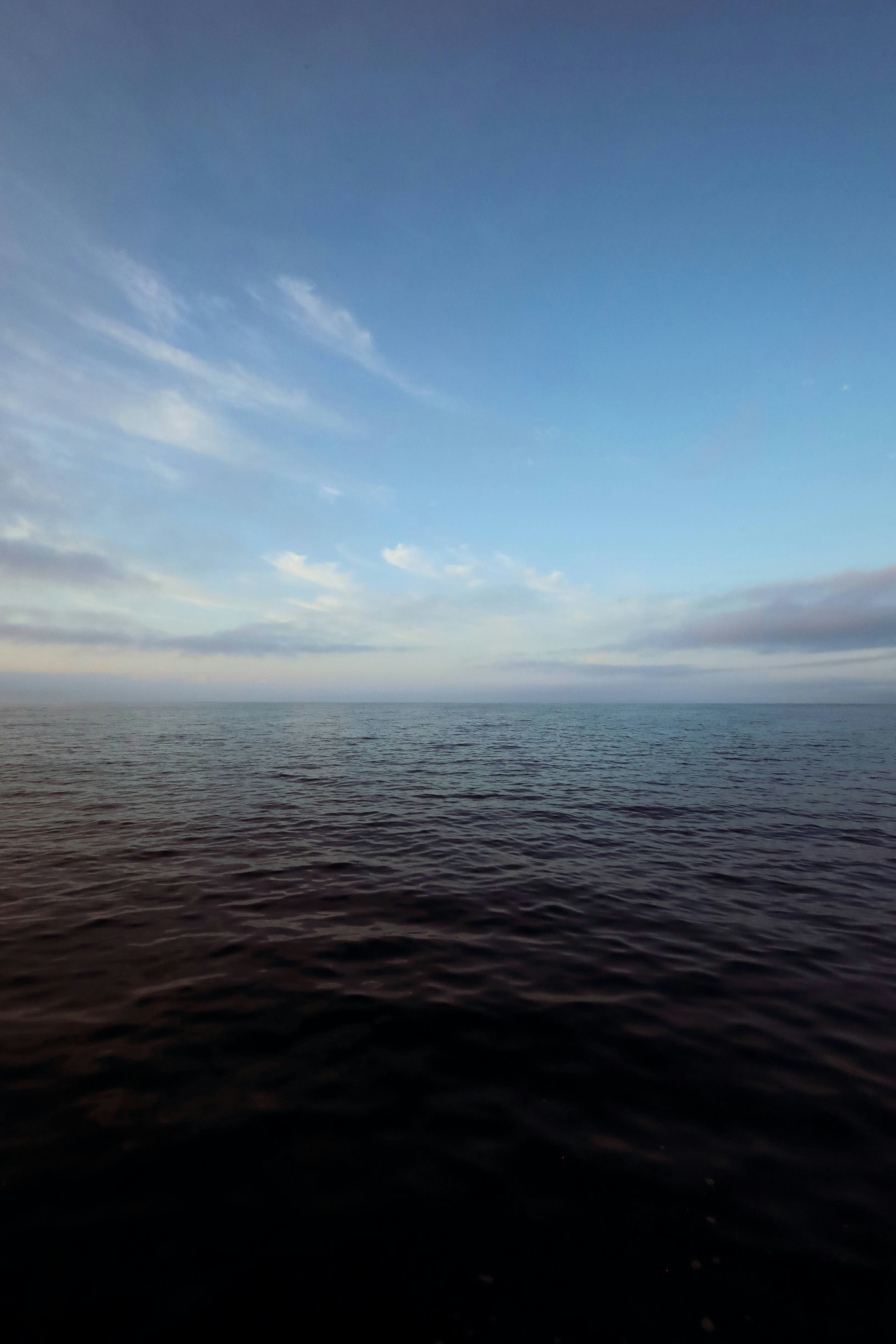 Horizon in Quiet Blue: Where Sea Meets Sky in a Soft Gradient