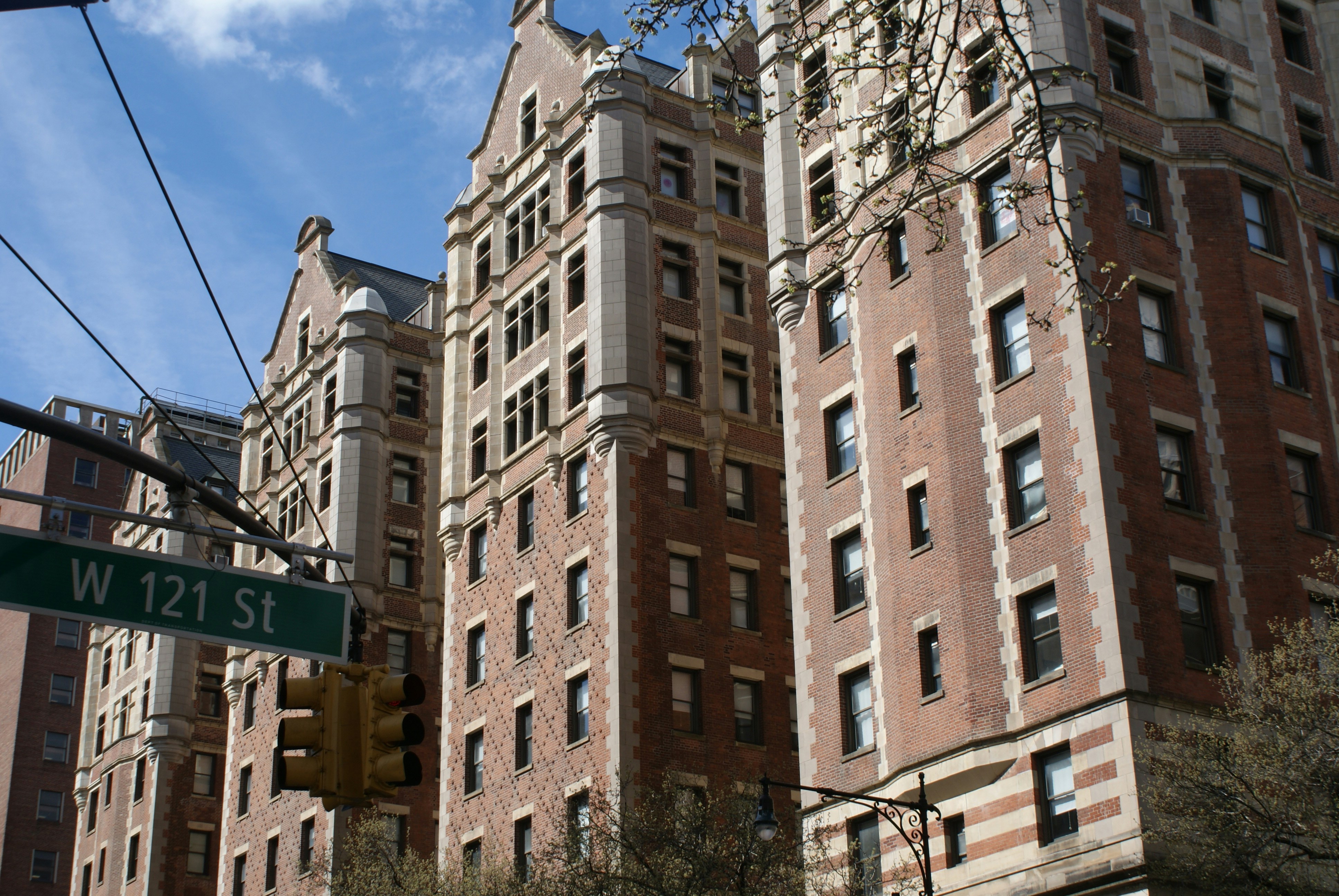 A street sign in front of a tall building photo – Free City Image on ...