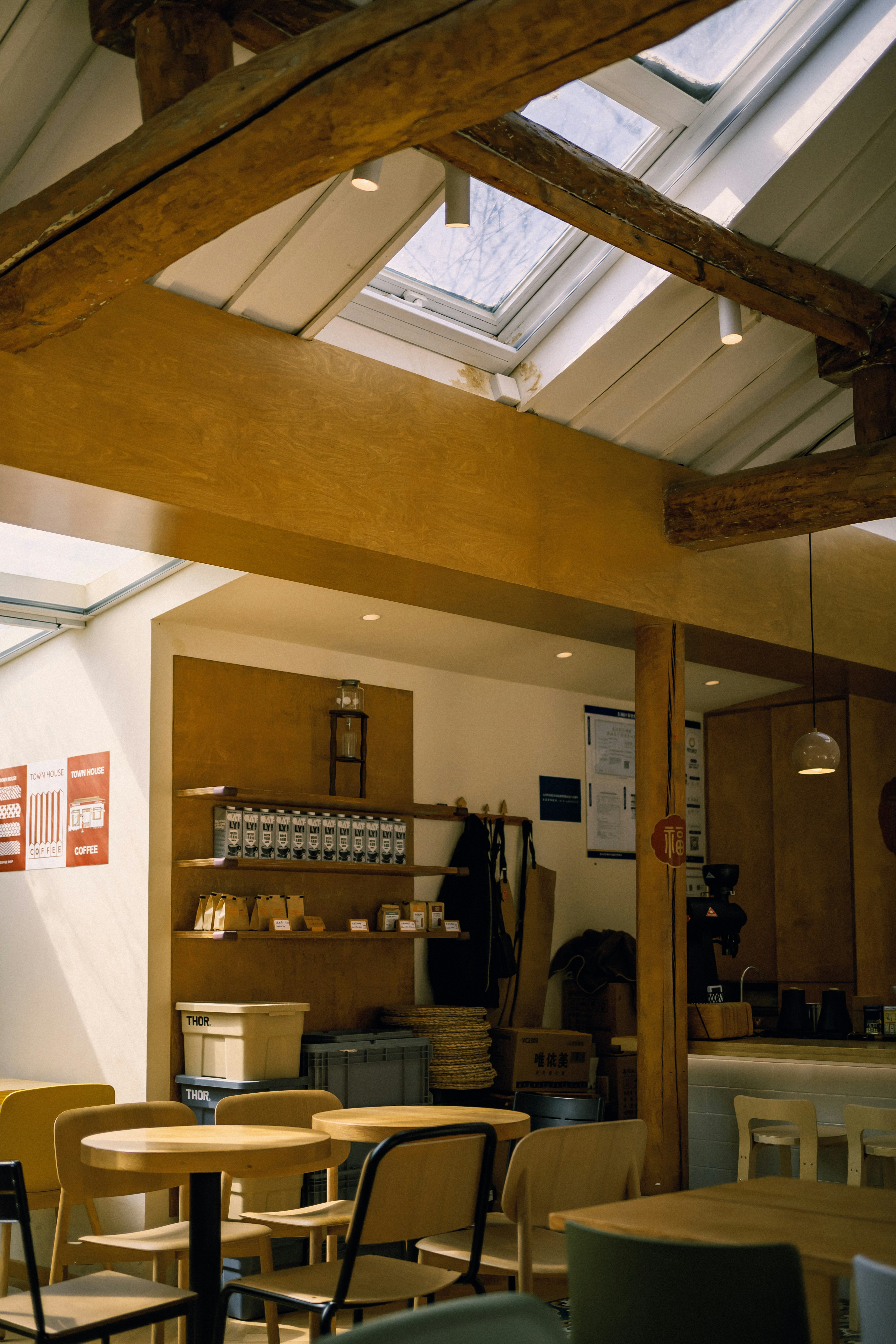 A restaurant with tables and chairs and a skylight photo – Free Cafe ...