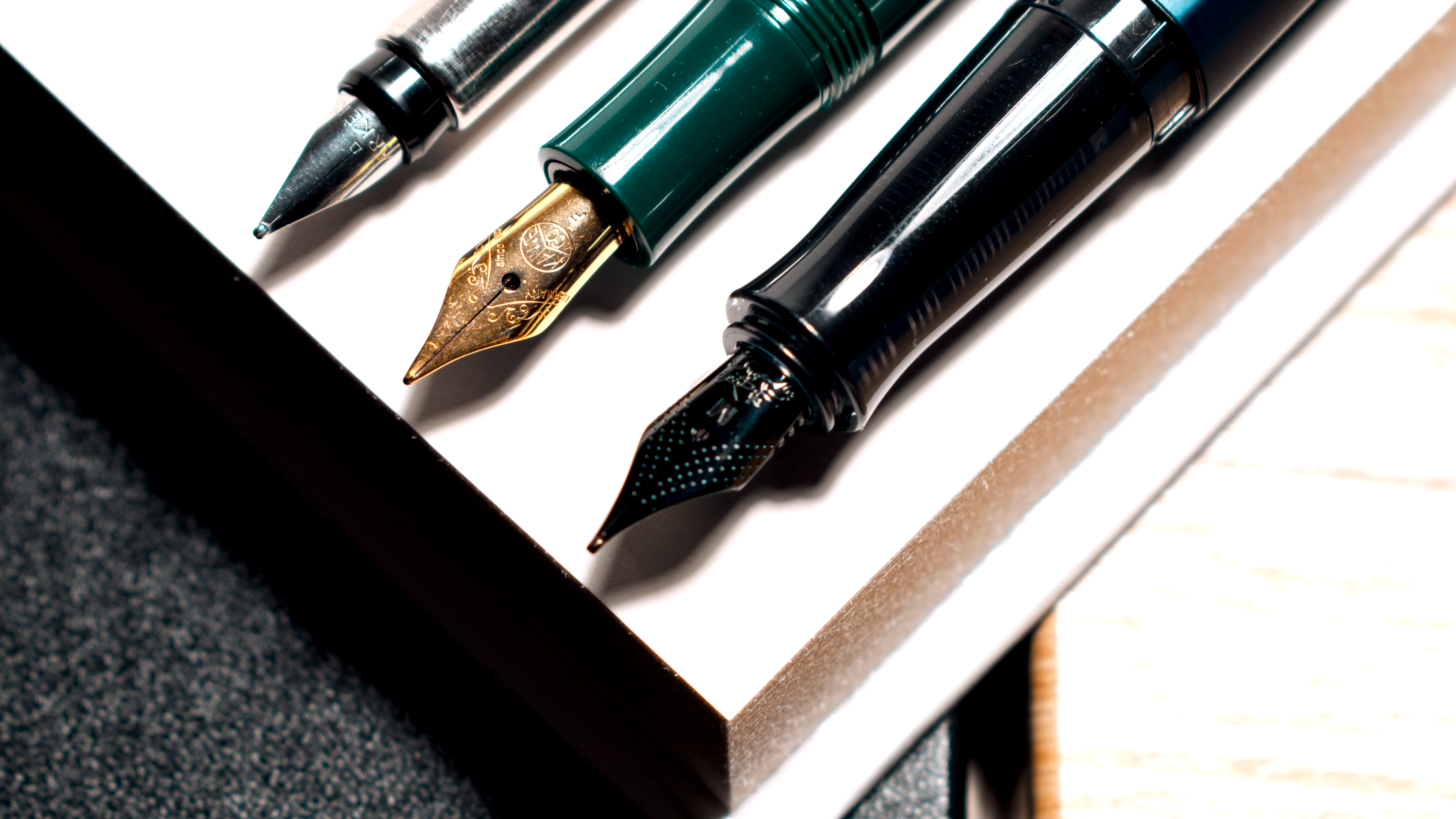 Three pens sitting on top of a white box photo – Free Pen Image on Unsplash
