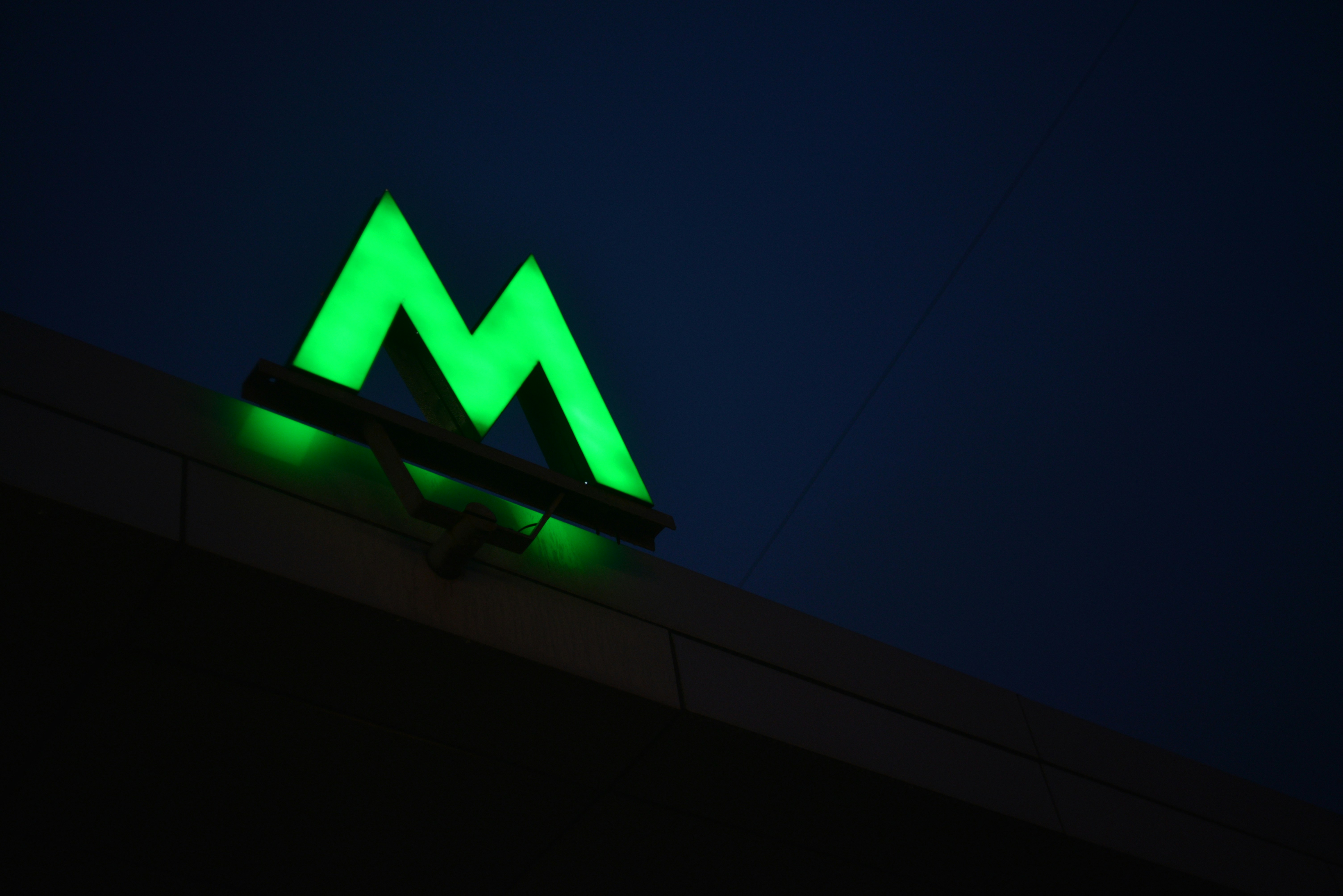 A neon sign on the side of a building photo – Free Kyiv Image on Unsplash