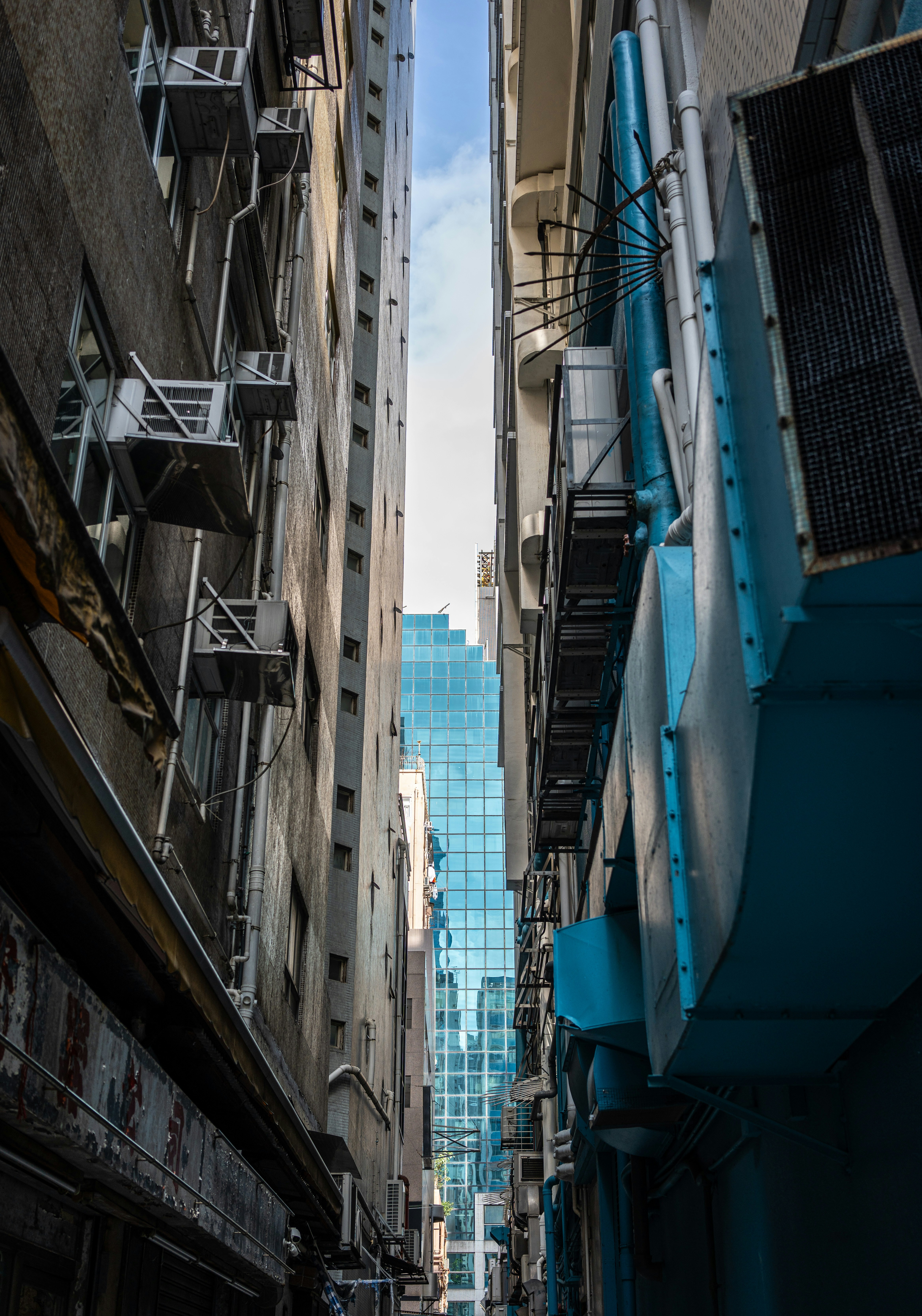 A narrow city street with tall buildings in the background photo – Free ...